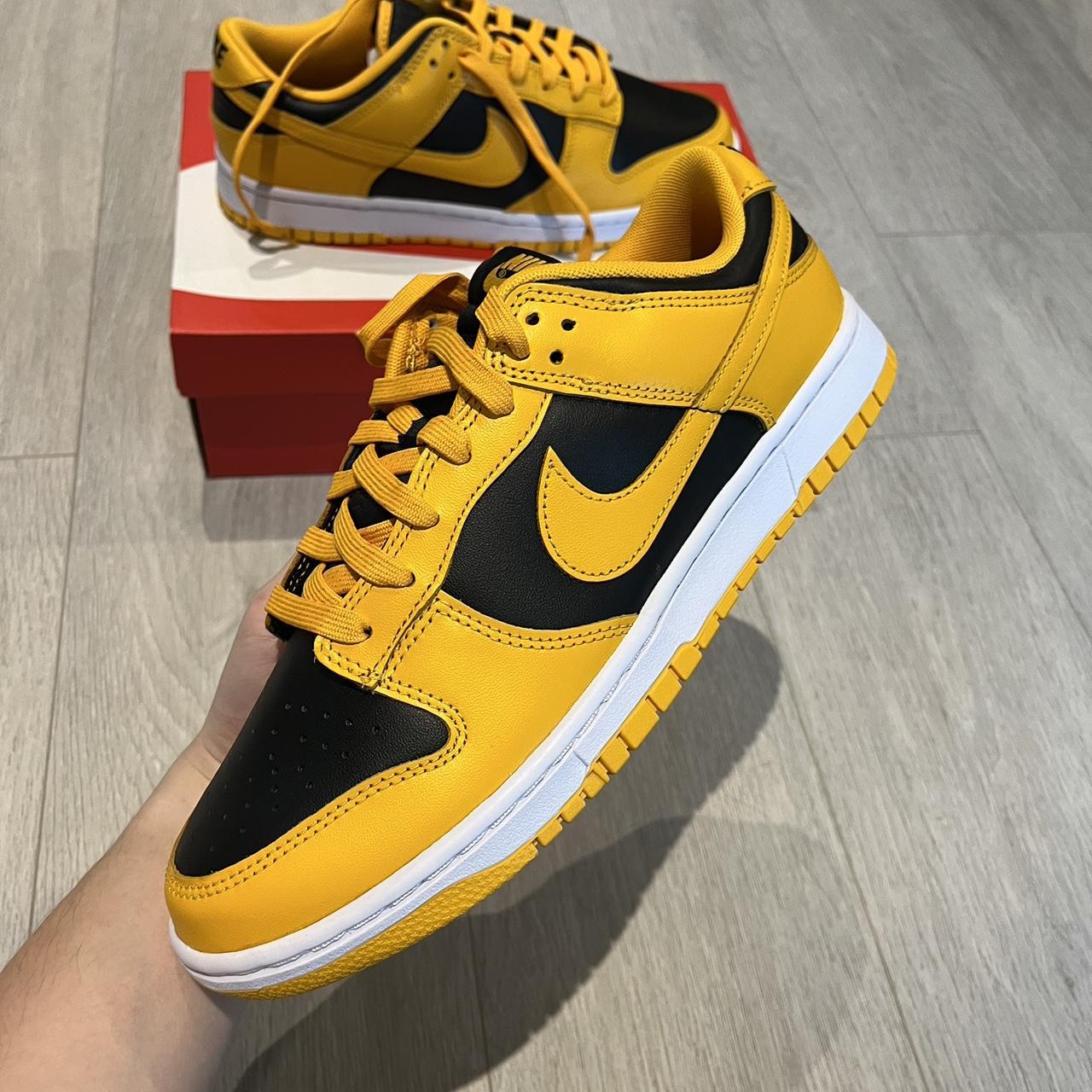Nike Men's Yellow and Black Trainers | Depop