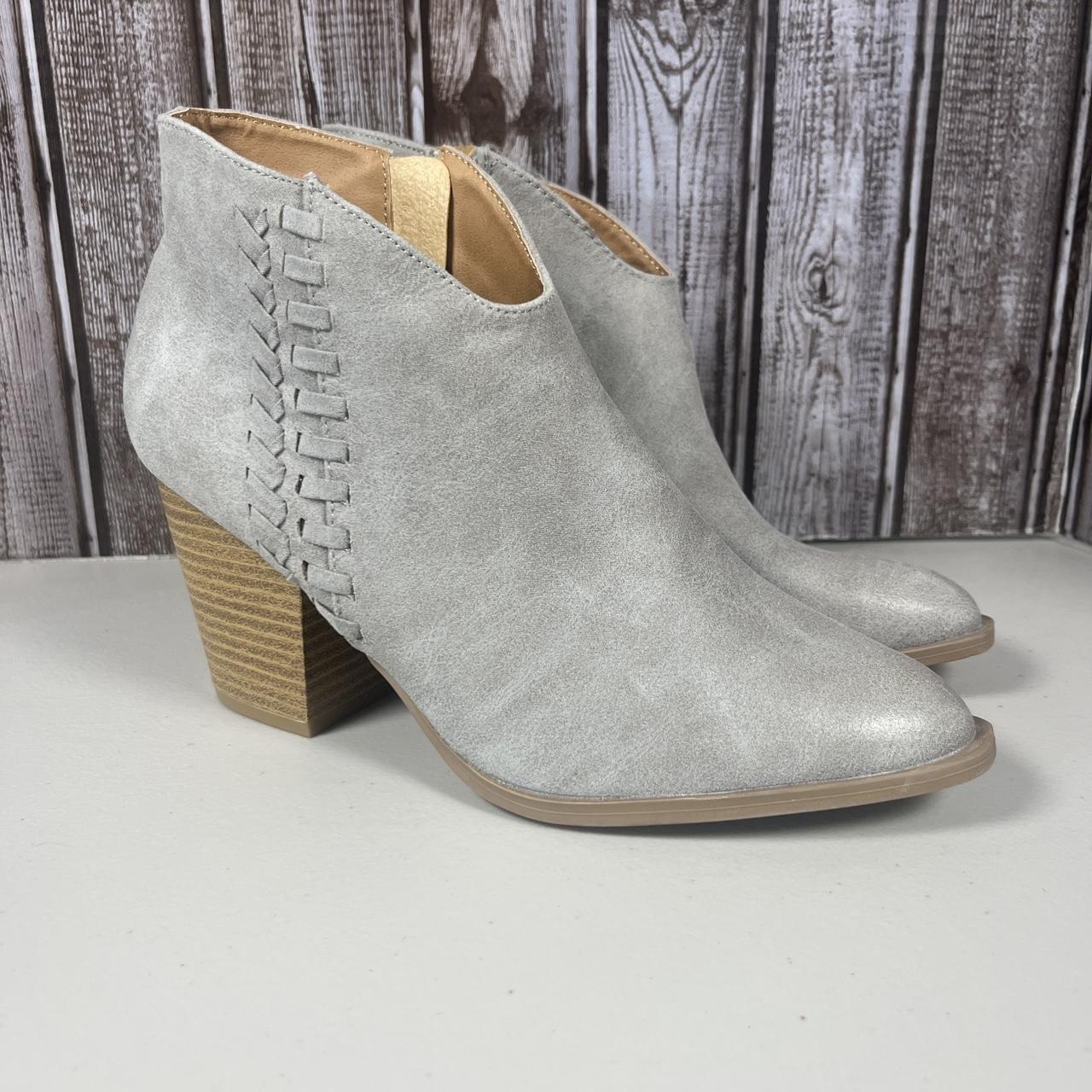 Qupid Gray ankle boots / booties / heeled boots... - Depop