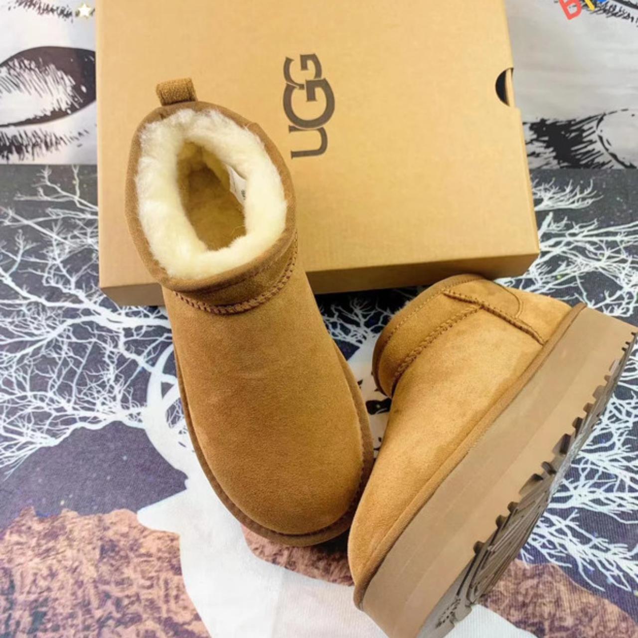 ÚGG Classic mini -thick bottom 38 ÚGG Classic mini... - Depop