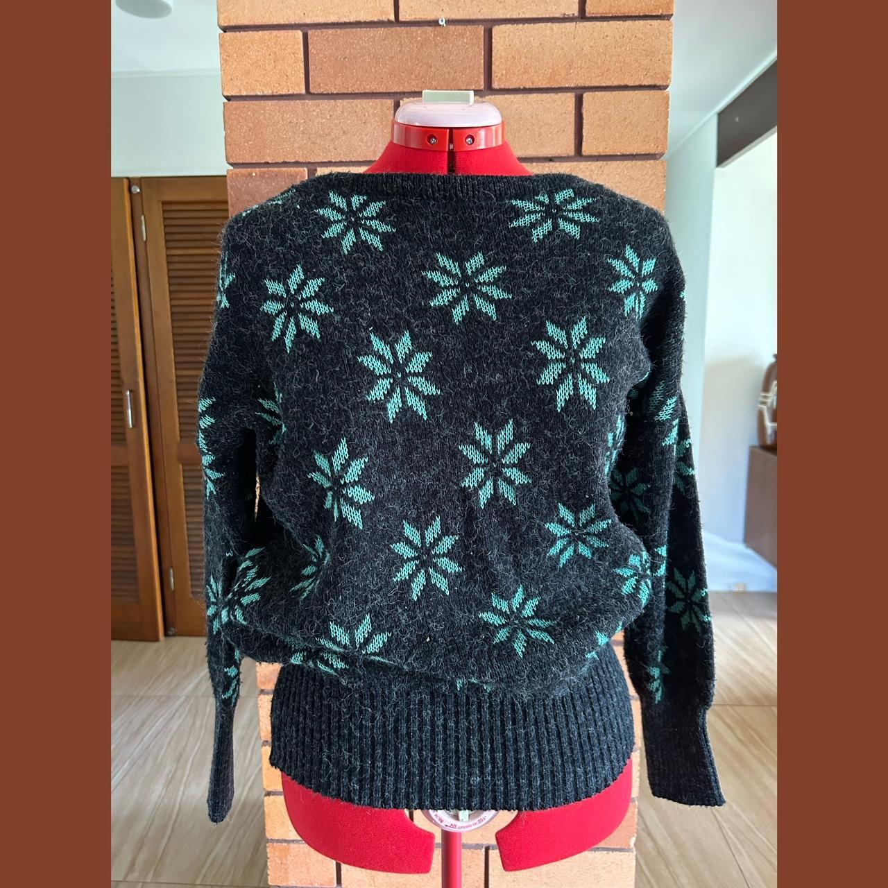 Original 1980s sweater - fun snowflake print -... - Depop