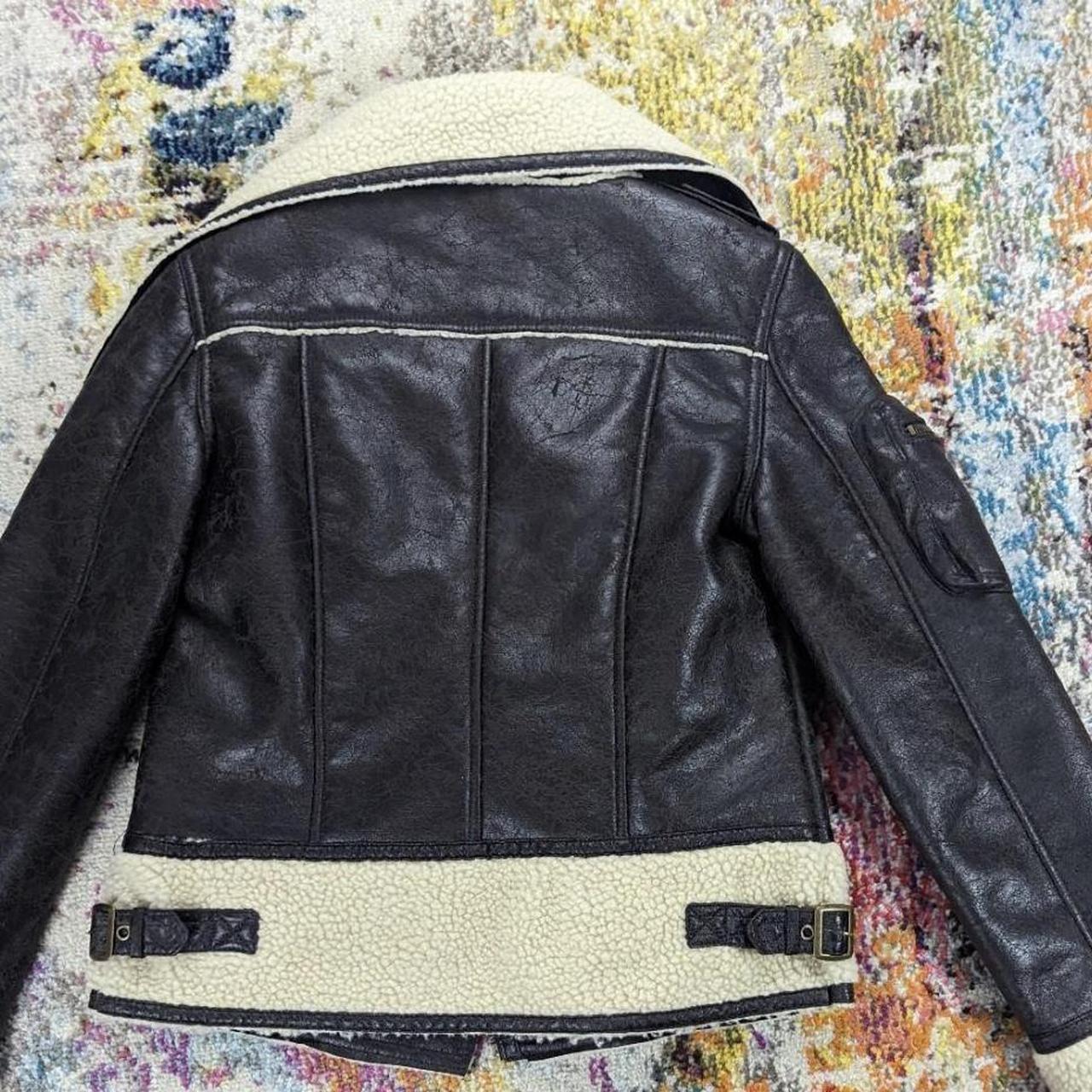 Members Only Women's Black and Cream Jacket | Depop