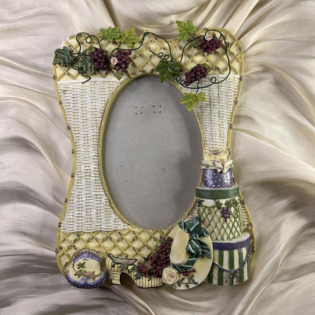 🐞Vintage Detailed Picture Frame🐞 •PRICE FIRM!... | Depop