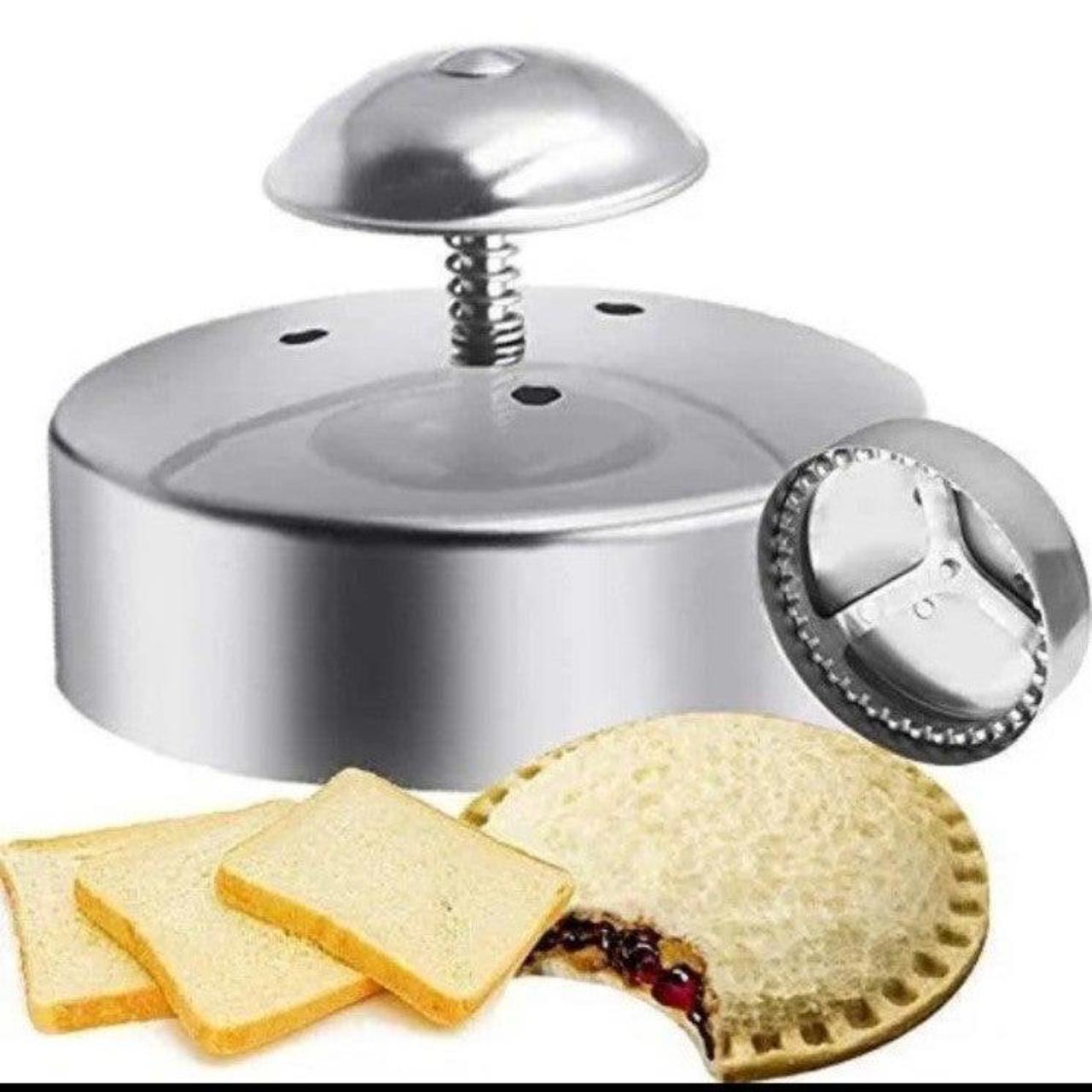 The Pampered Chef Cut-N-Seal 3.5" Sandwich Cutter... - Depop