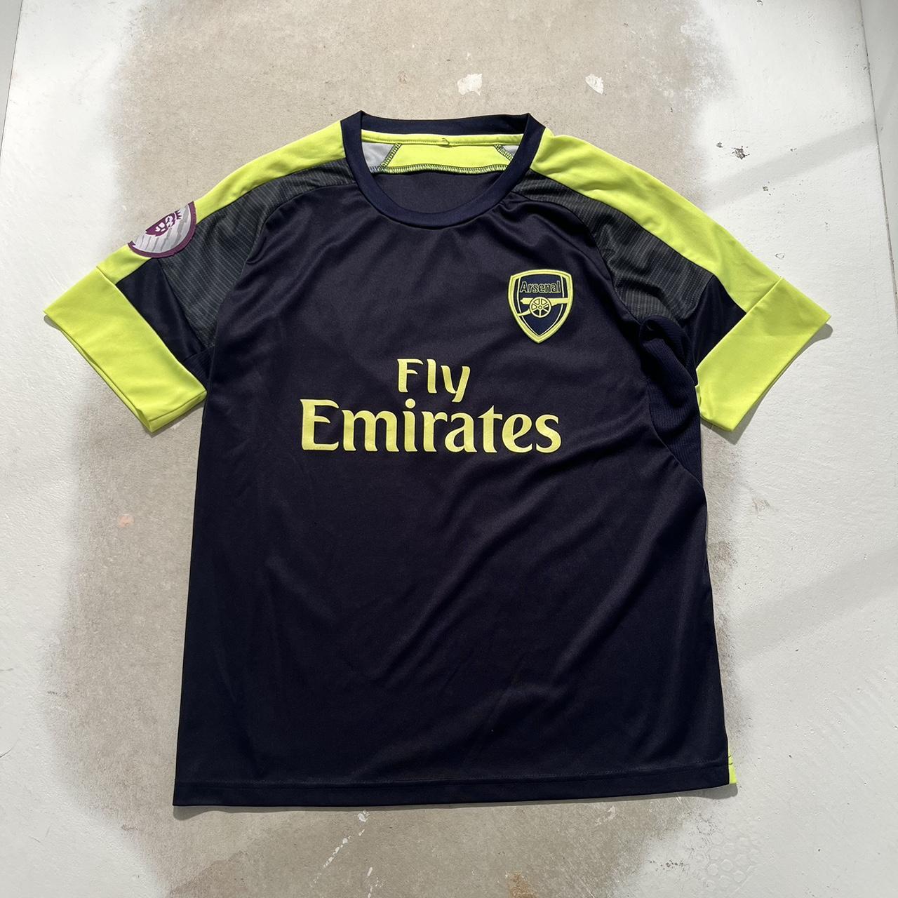 arsenal jersey fits medium measures - W 21 L 26 - Depop