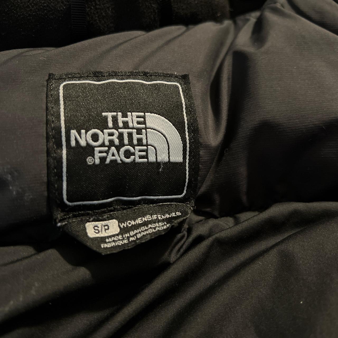 size small north face puffer vest ( fit sizes 4-6,... - Depop