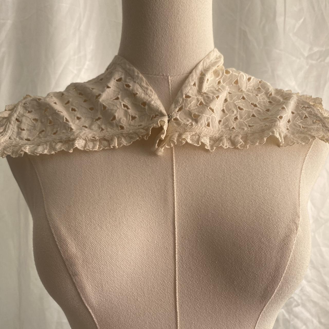 🧚🏼1960s Vintage Cream Lace Collar🧚🏼 Unique vintage... | Depop