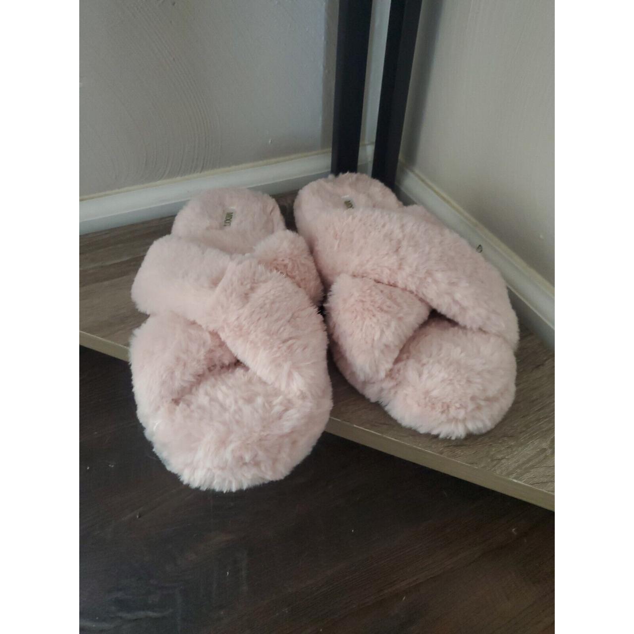Mixit Women's Pink Slippers | Depop