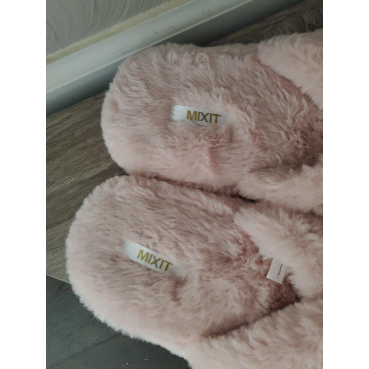 Mixit Women's Pink Slippers | Depop