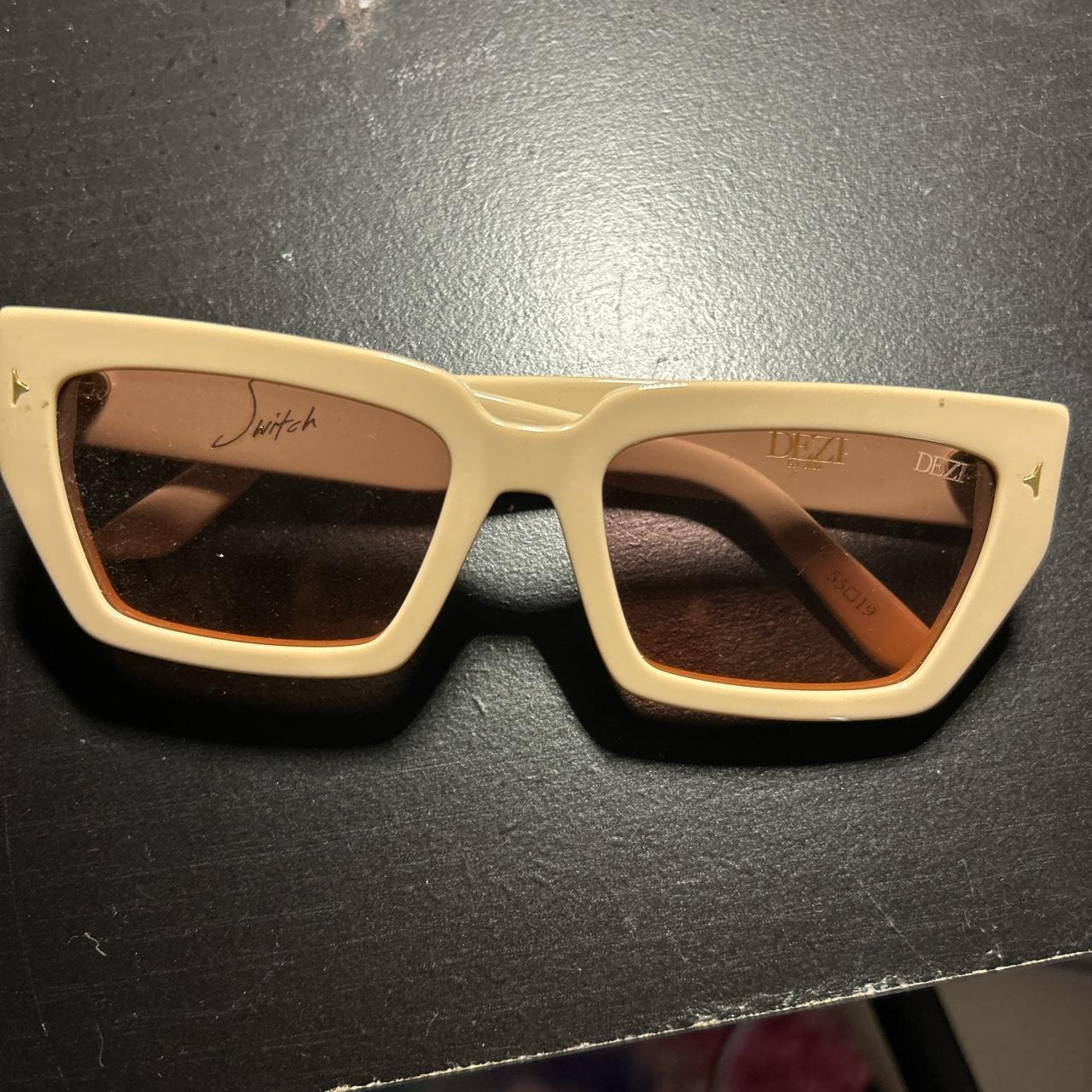 Dezi snitch glasses - Depop