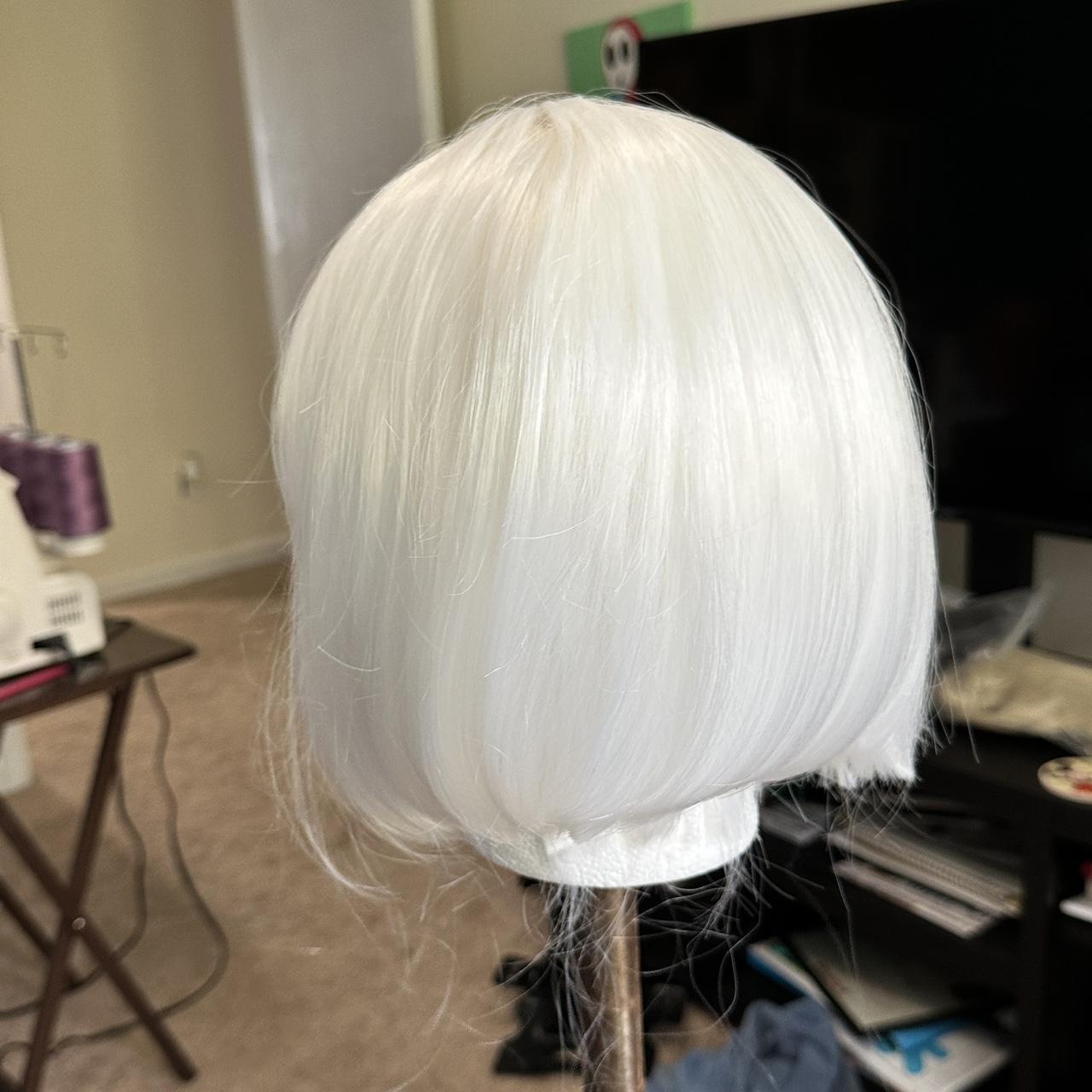 Short white bob wig w bangs - Depop