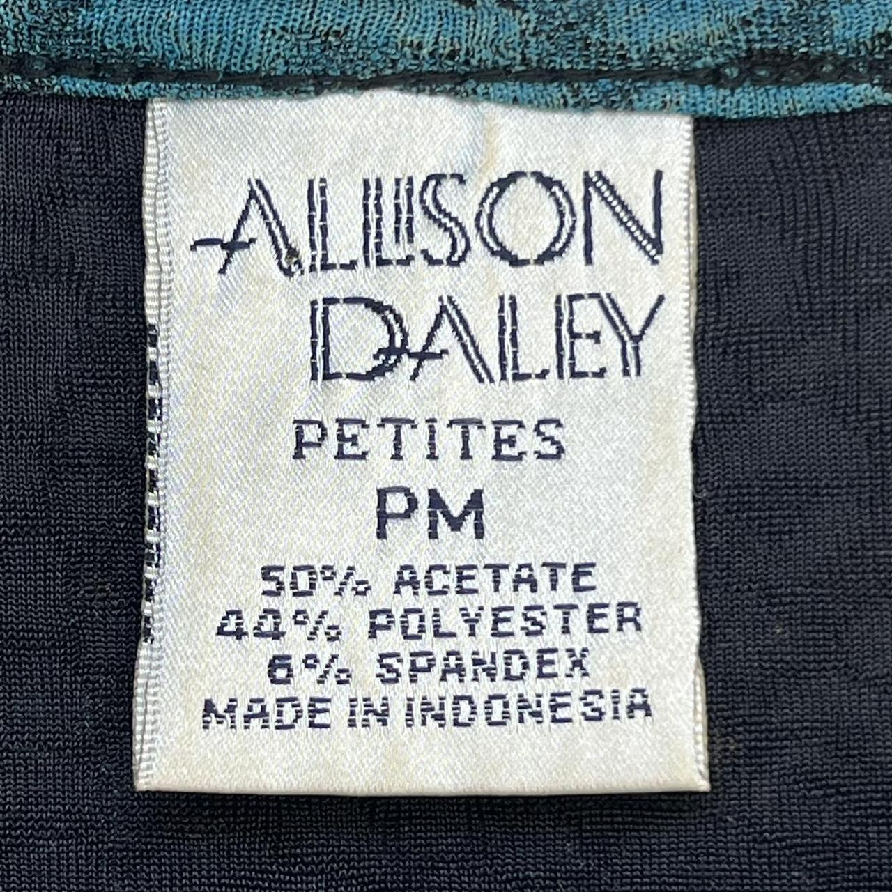 vintage “Allison Daley” patterned top 💚💙 • thrifted... - Depop