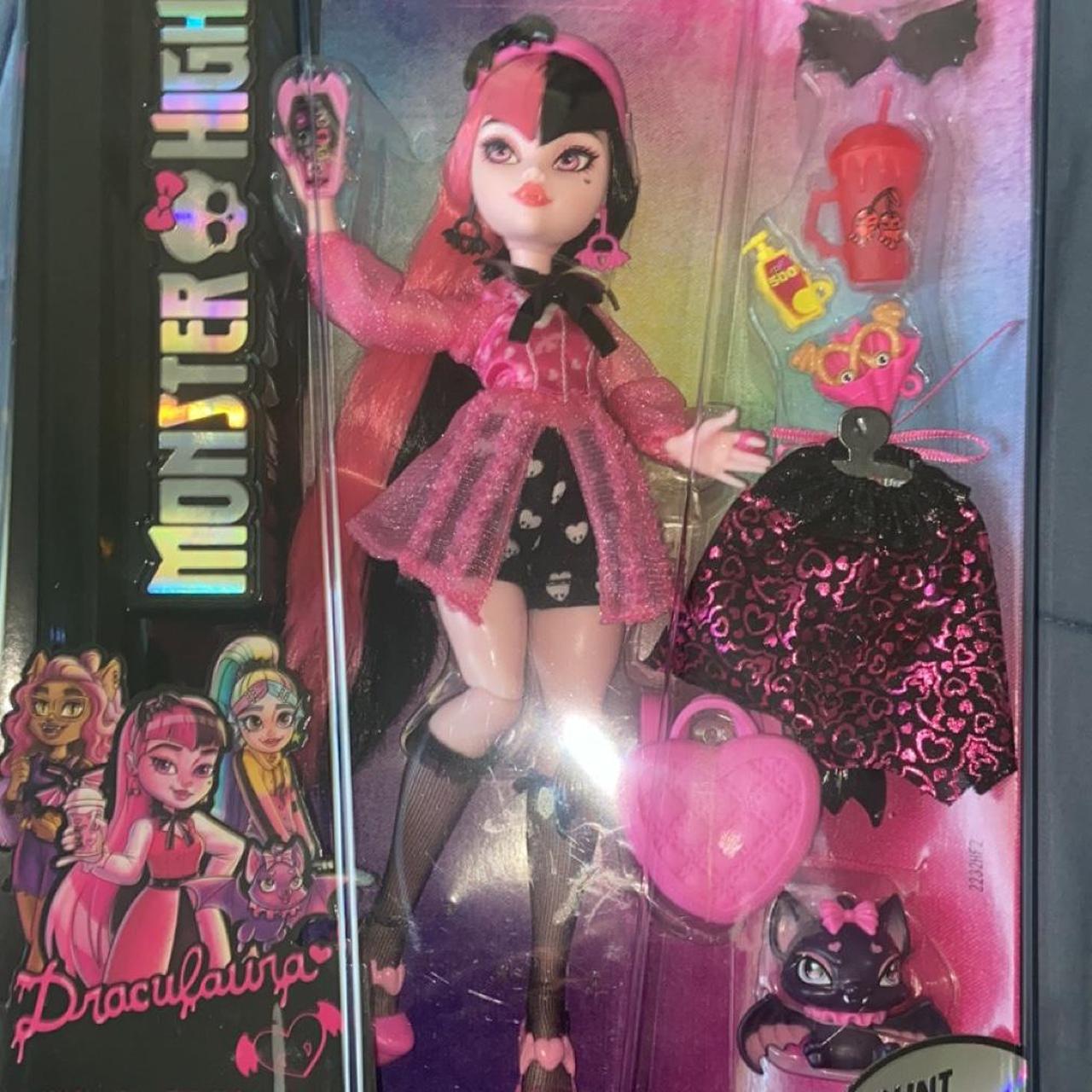 Monster high, matelle, pink, vampire, Draculaura,... - Depop