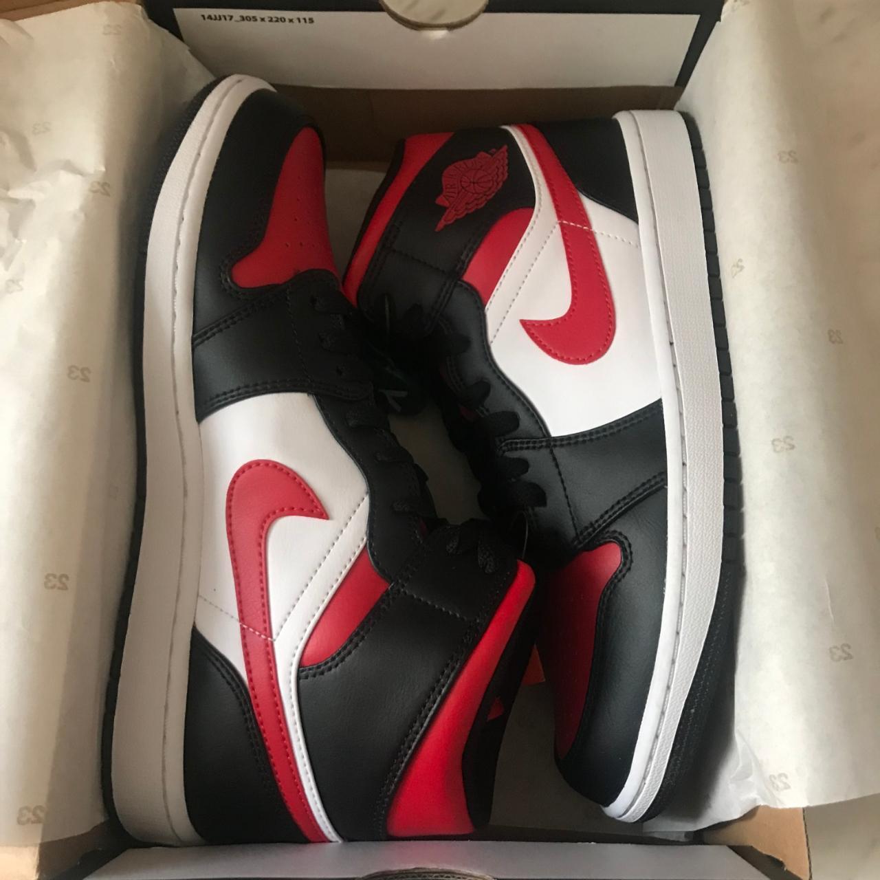 Nike Men's Black and Red Trainers | Depop