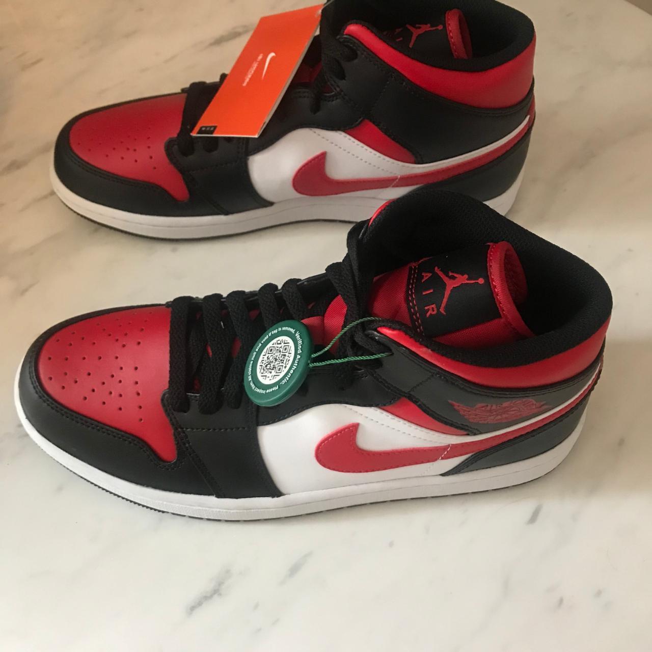 Nike Men's Black and Red Trainers | Depop