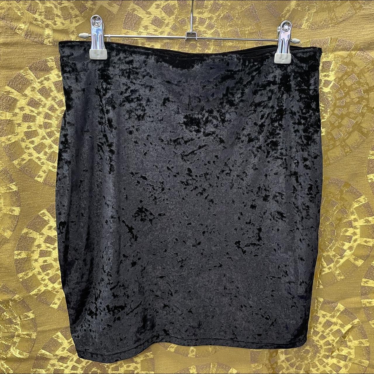 H&M velvet two tone velvet feel skirt size 10 Red... - Depop