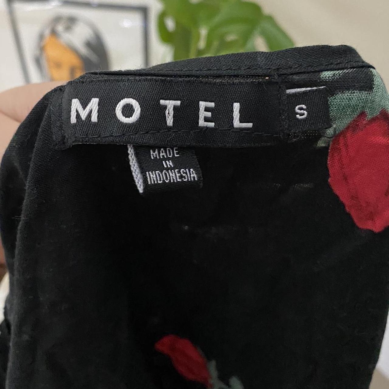 pretty tie front motel top w rose detail #croptop... - Depop