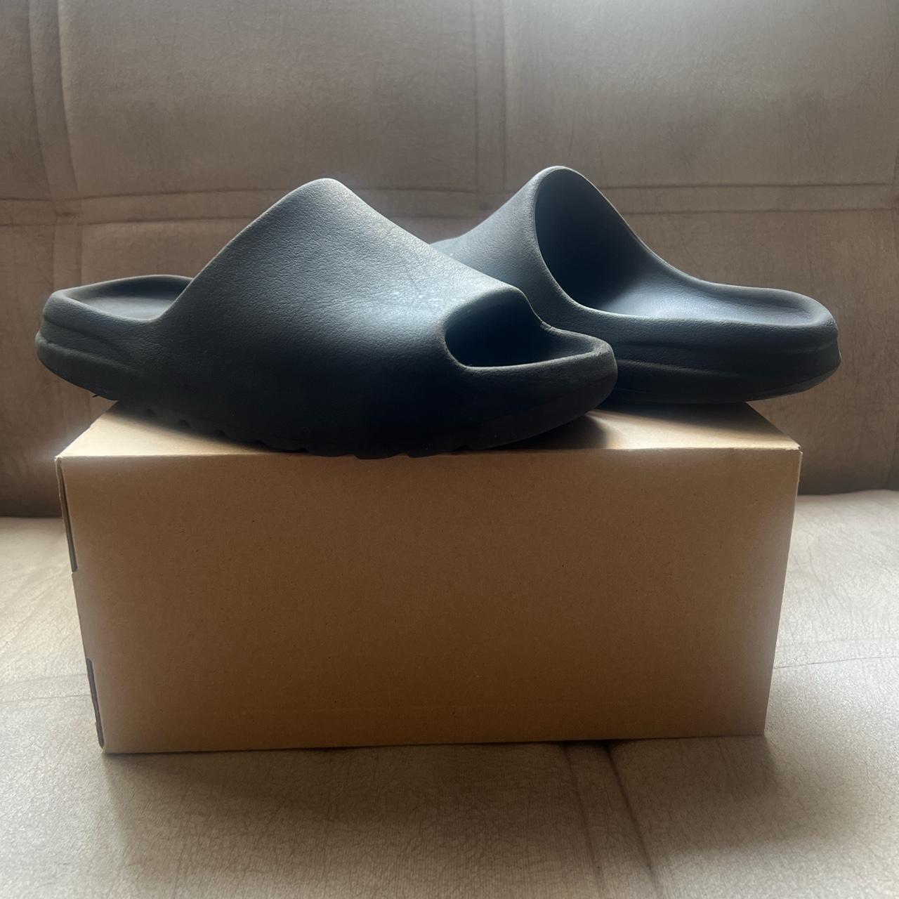 YEEZY SLIDES ONYX COLORWAY SLIGHTY USED SIZE:10 DO... - Depop