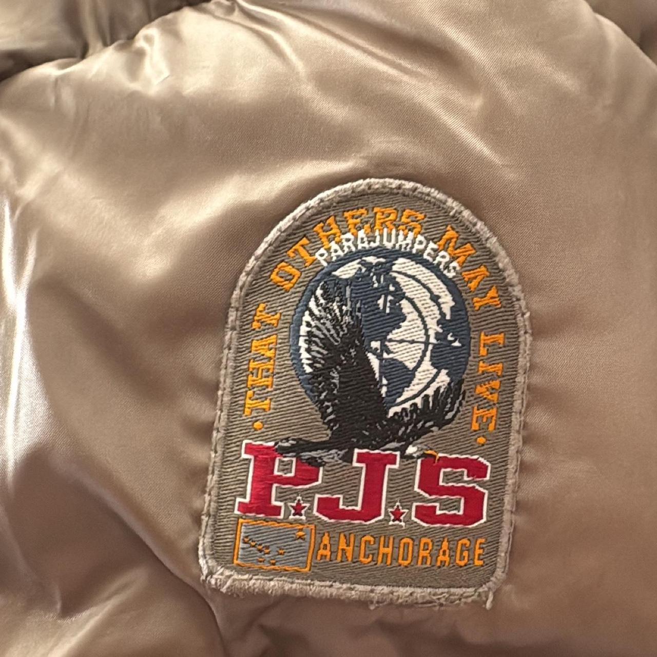 Parajumper dark beige - Depop