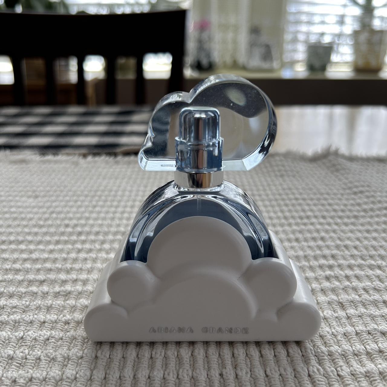 Ariana Grande White and Blue Fragrance | Depop