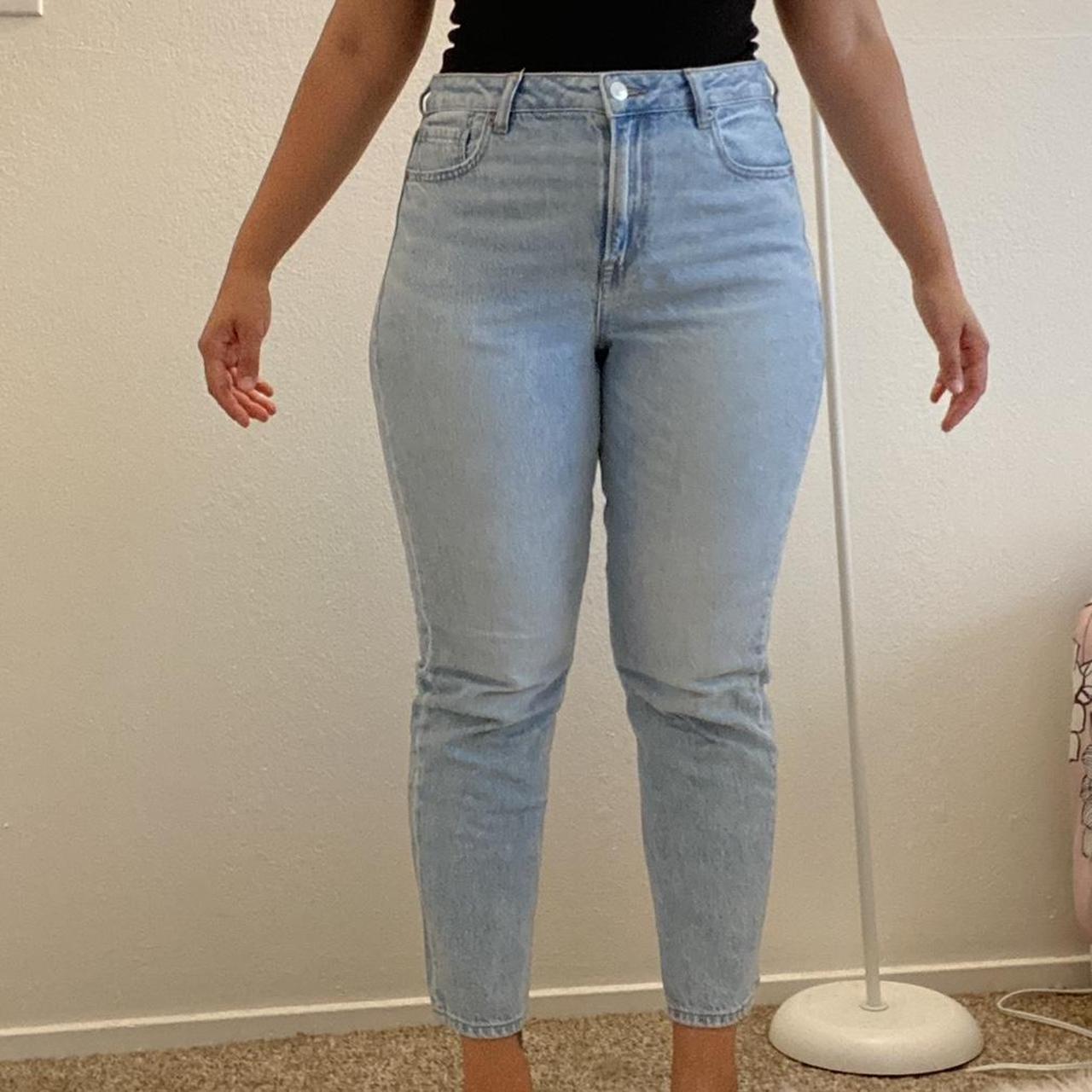 Size 10 short straight leg light wash jeans from... - Depop