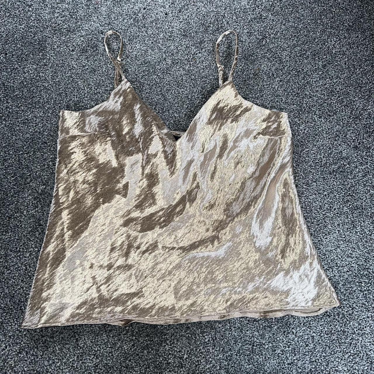 Gold top, size 10, never worn PRICE INCLUDES POSTAGE... - Depop