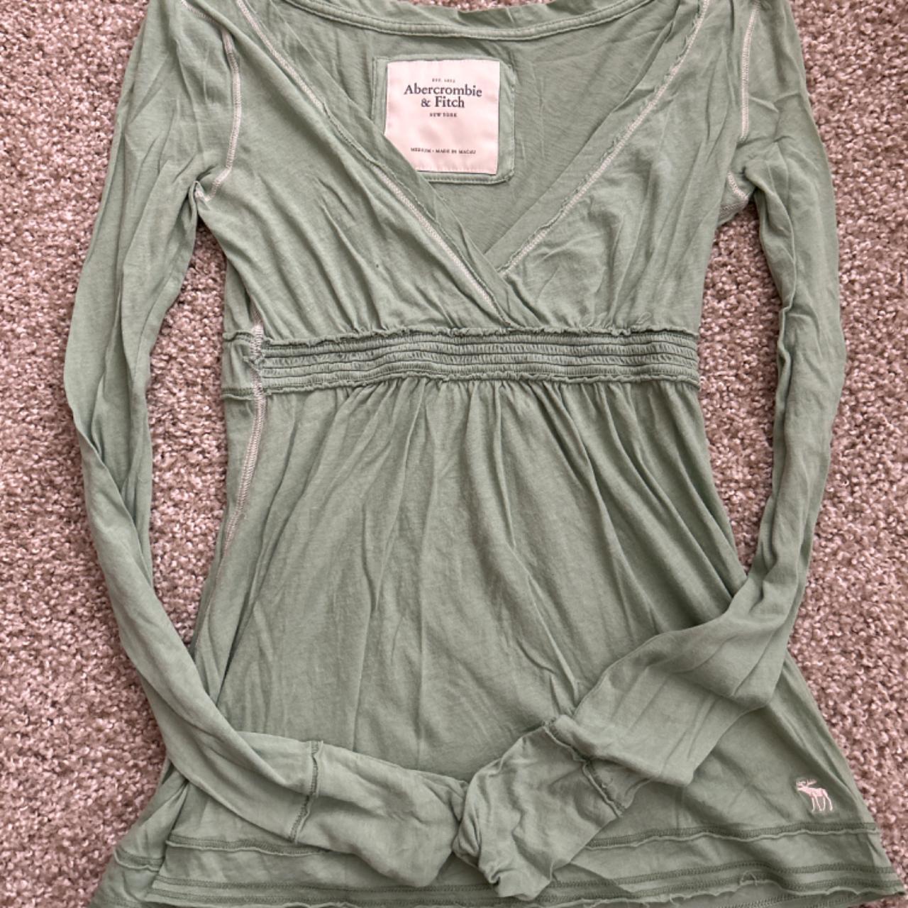 Abercrombie & Fitch babydoll long sleeve Missing... - Depop