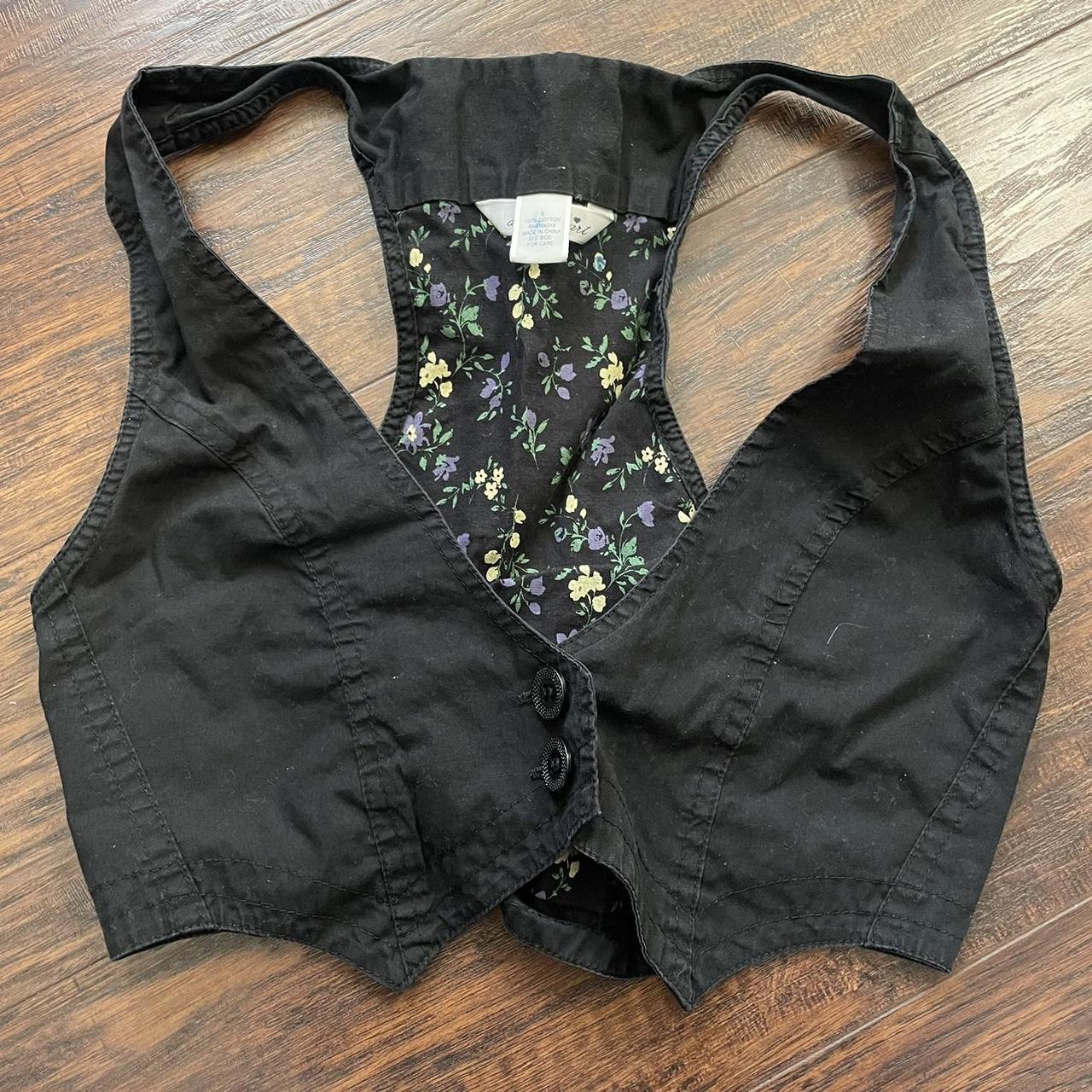 Black y2k cropped button up vest size small - Depop
