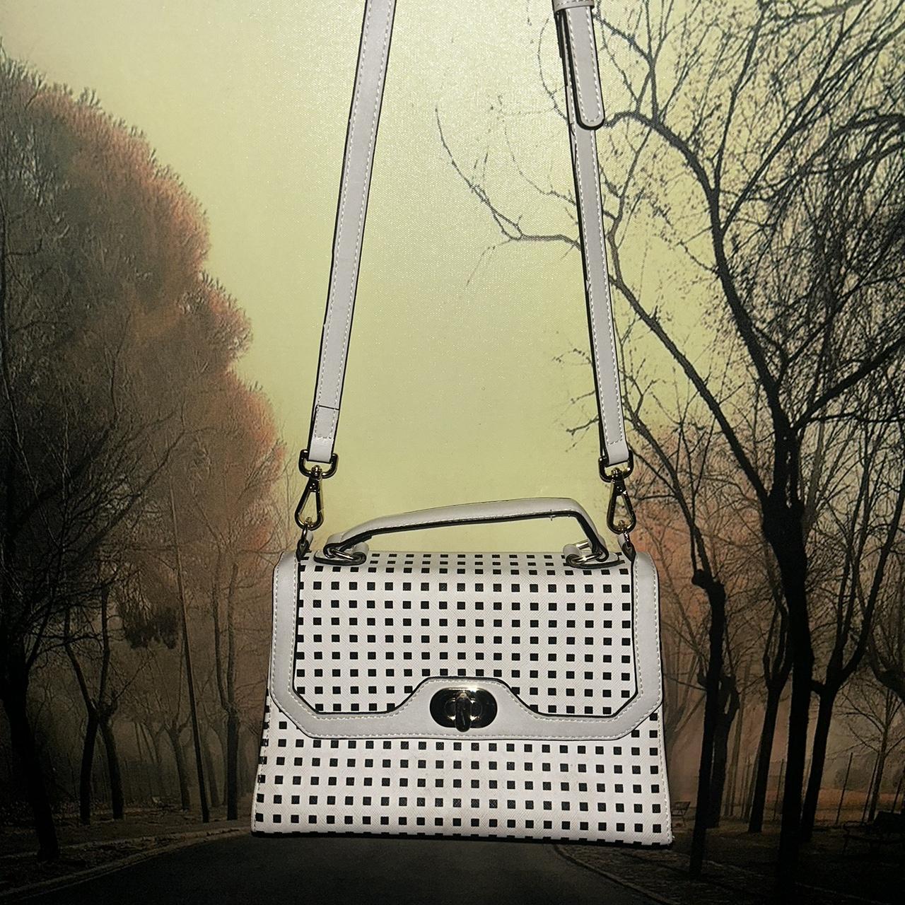 vintage looking purse🚨 cheviot brand (I know it... - Depop