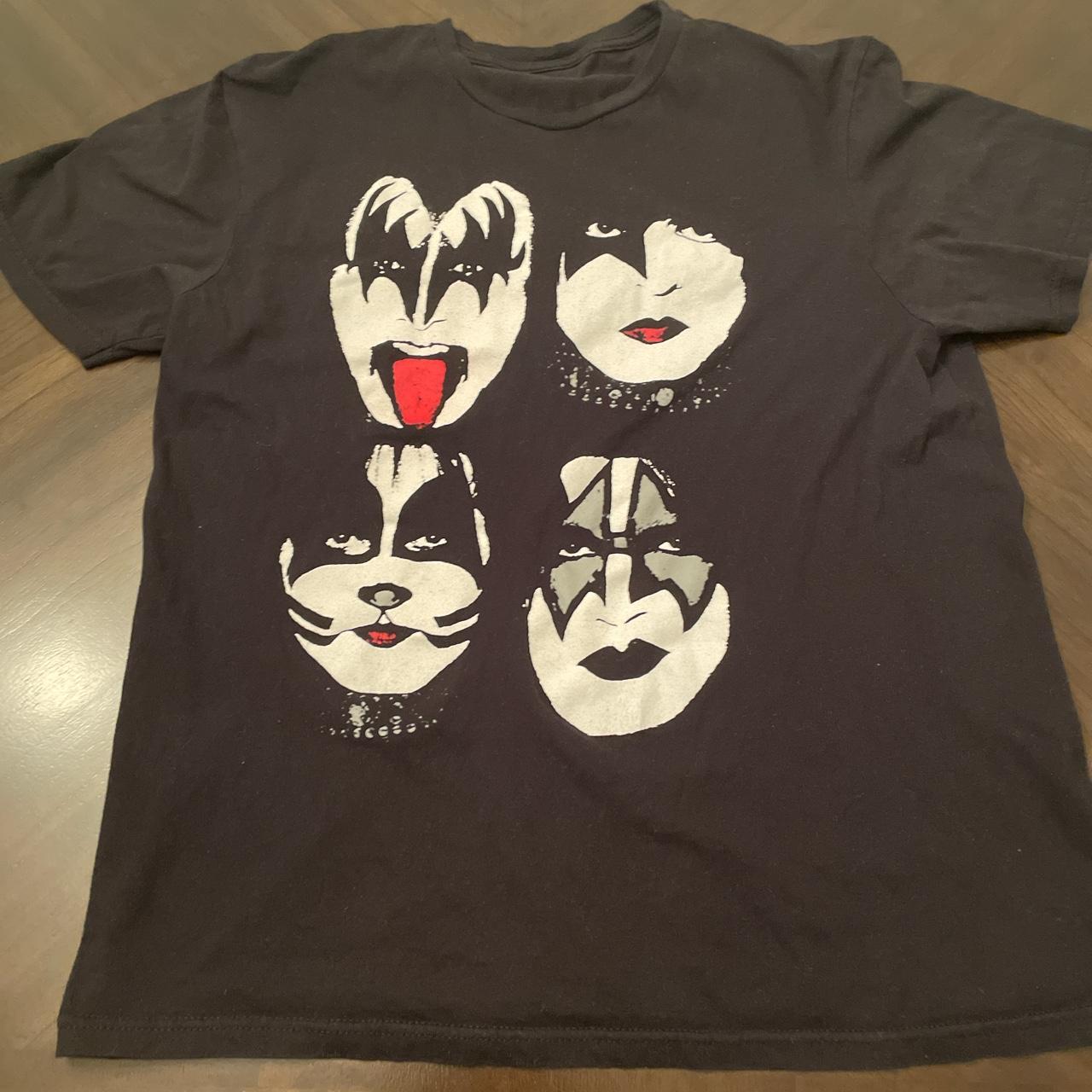 Kiss tee - Depop