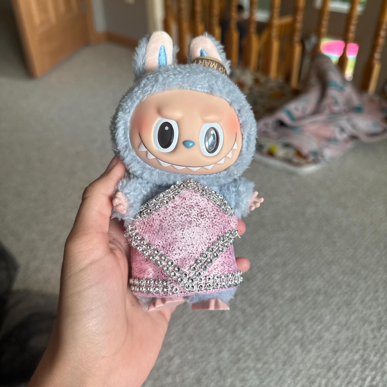 Sabrina Carpenter Juno Labubu outfit