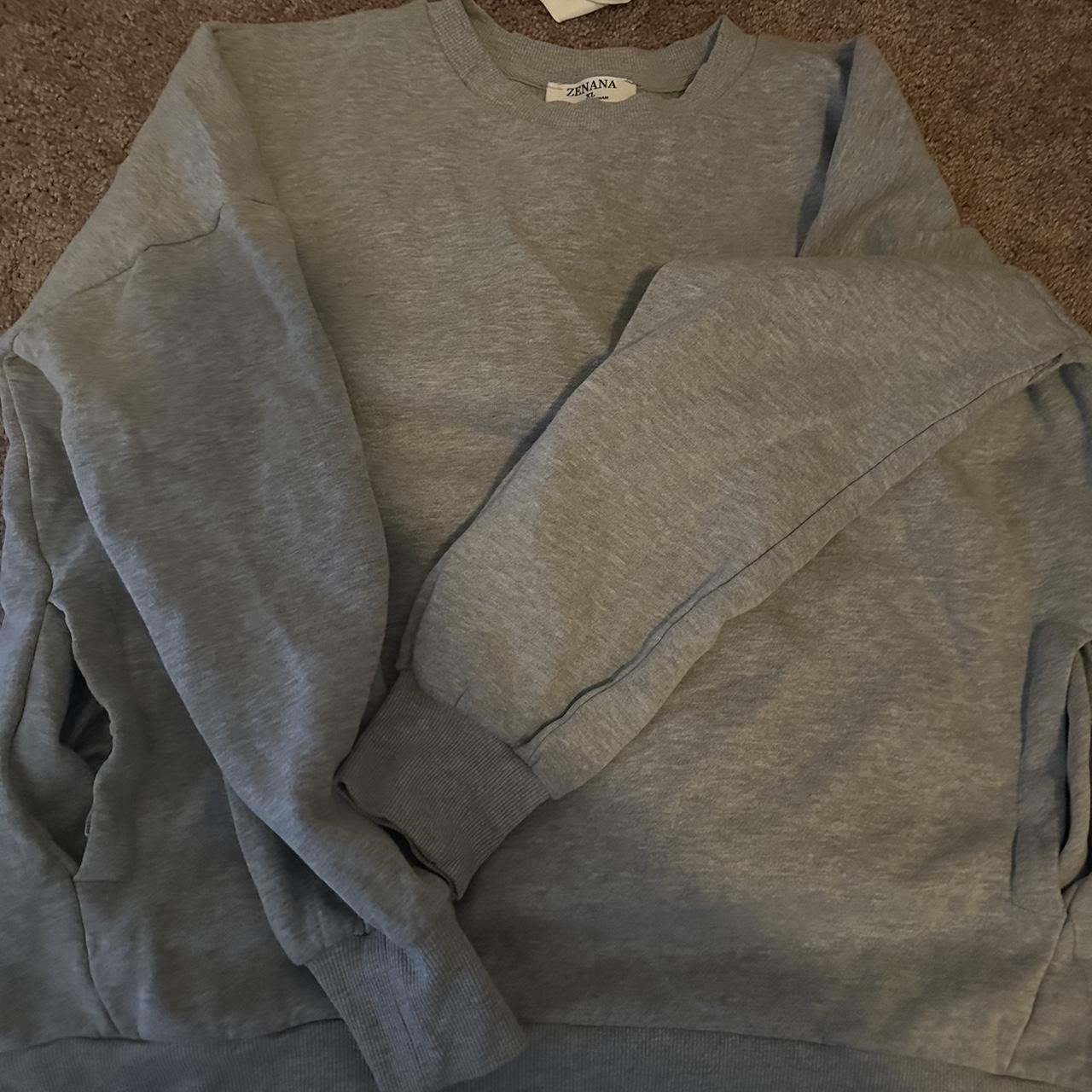 super cute and comfy oversized sweatshirt with pockets! - Depop