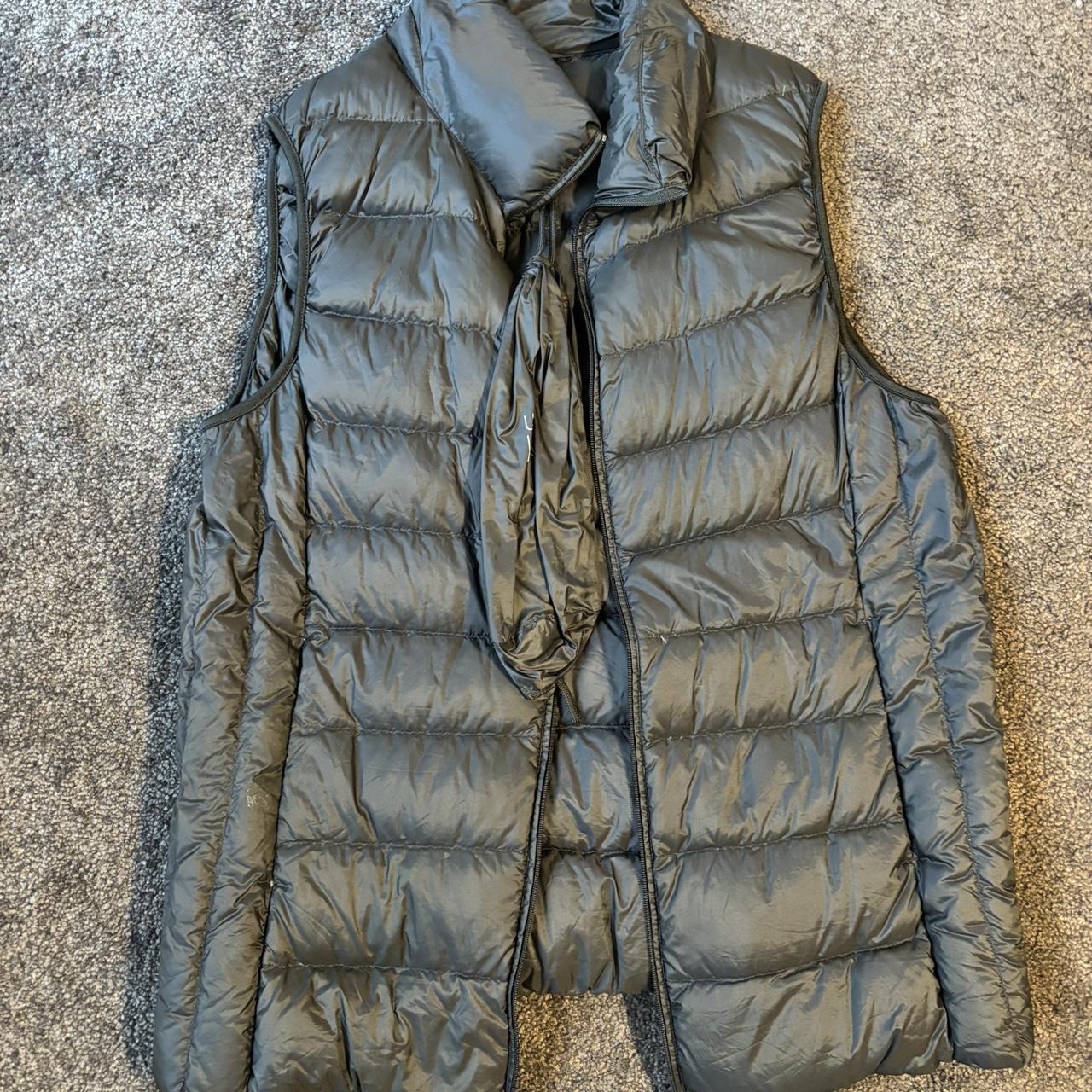 Uniqlo Women’s ultra light puffa vest size large... - Depop
