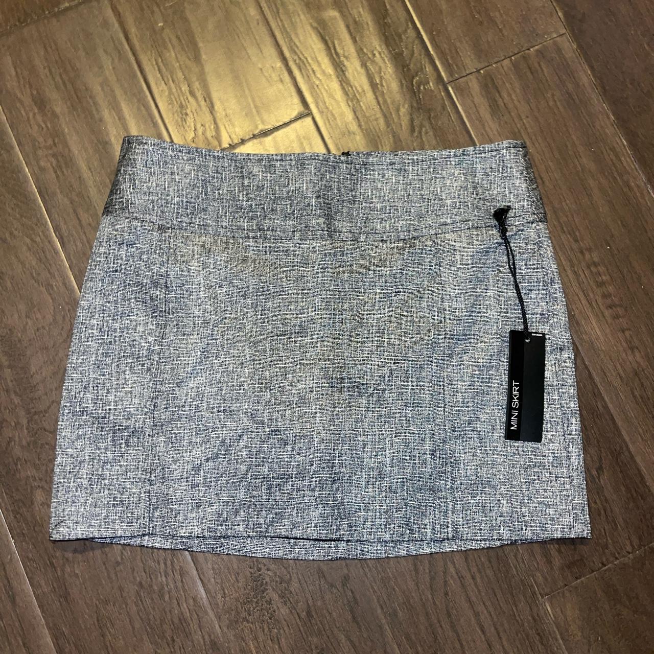 Express mini skirt - Depop