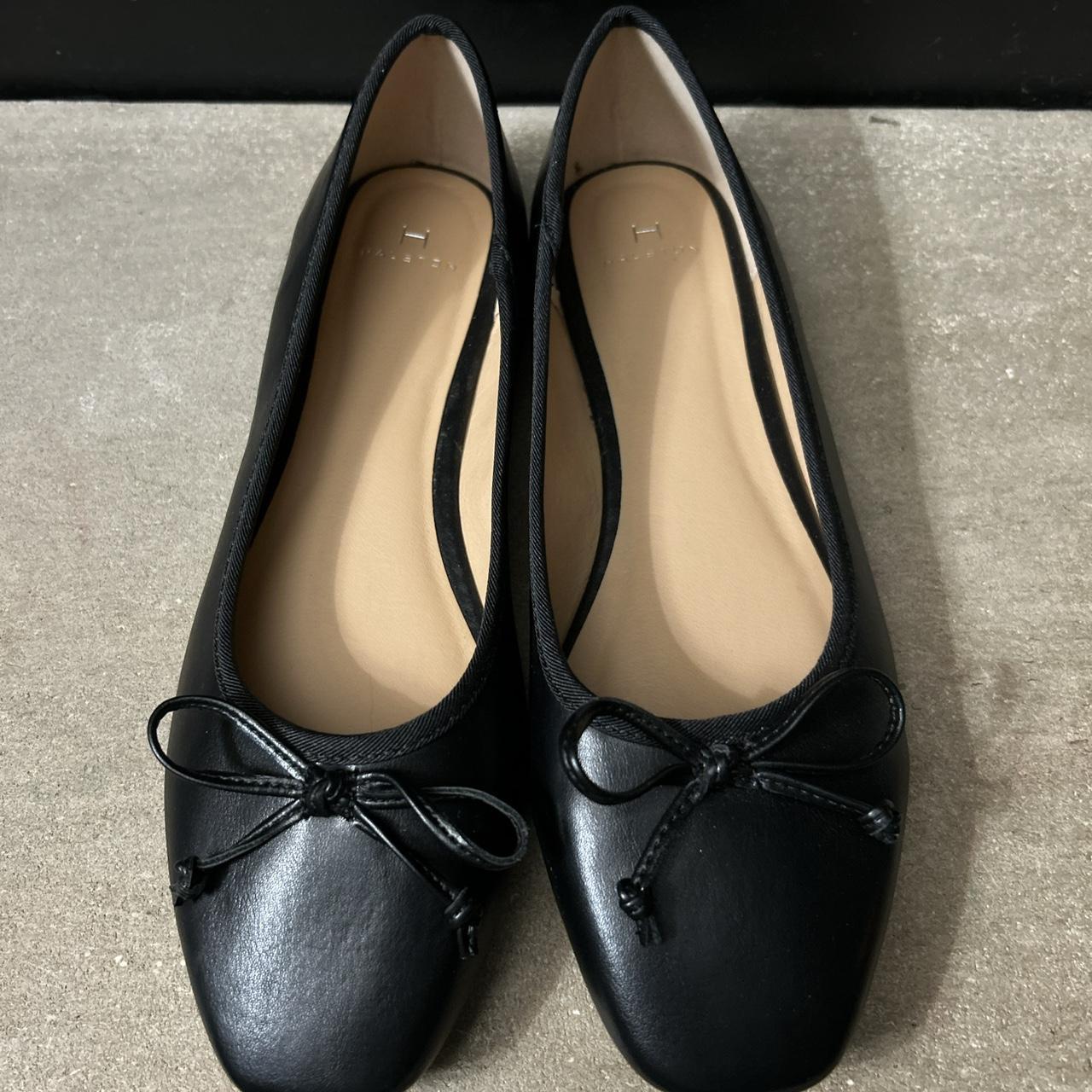 Halston H by Halston black leather ballet flats size... - Depop
