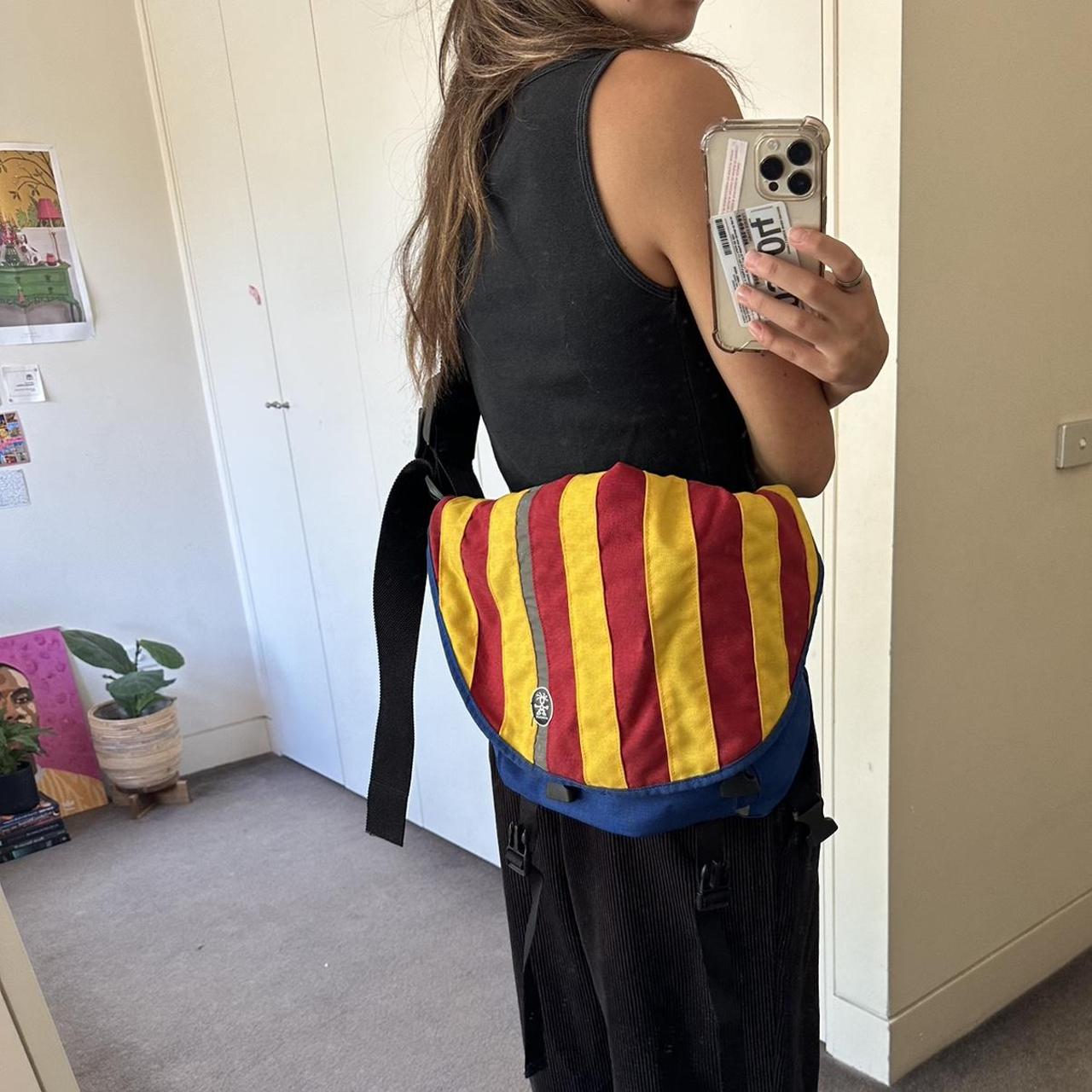 Crumpler messenger bag One of the old styles In... - Depop