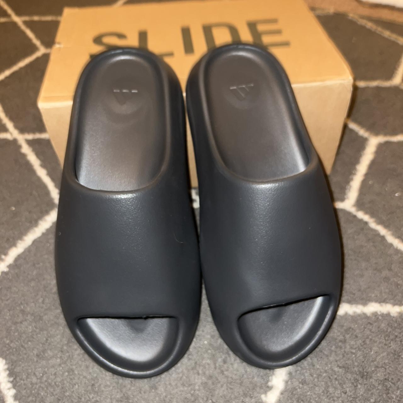 Yeezy Men's Black Slides | Depop