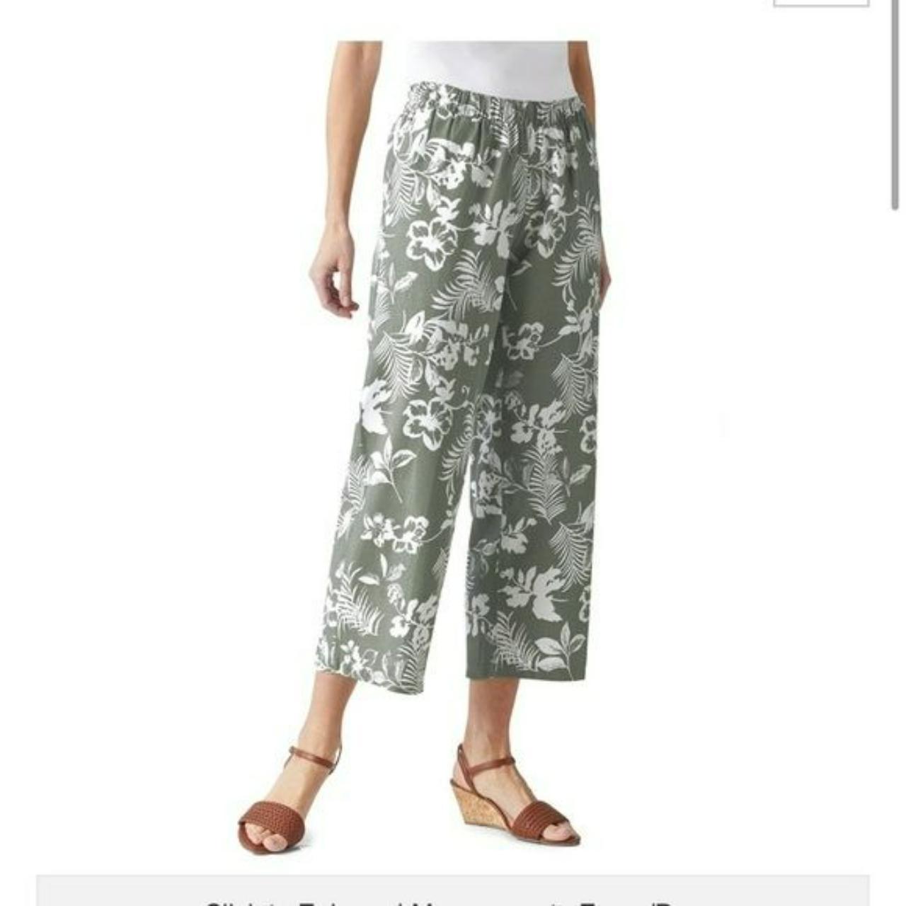 Chadwick green floral relaxed fit linen pull on crop... - Depop