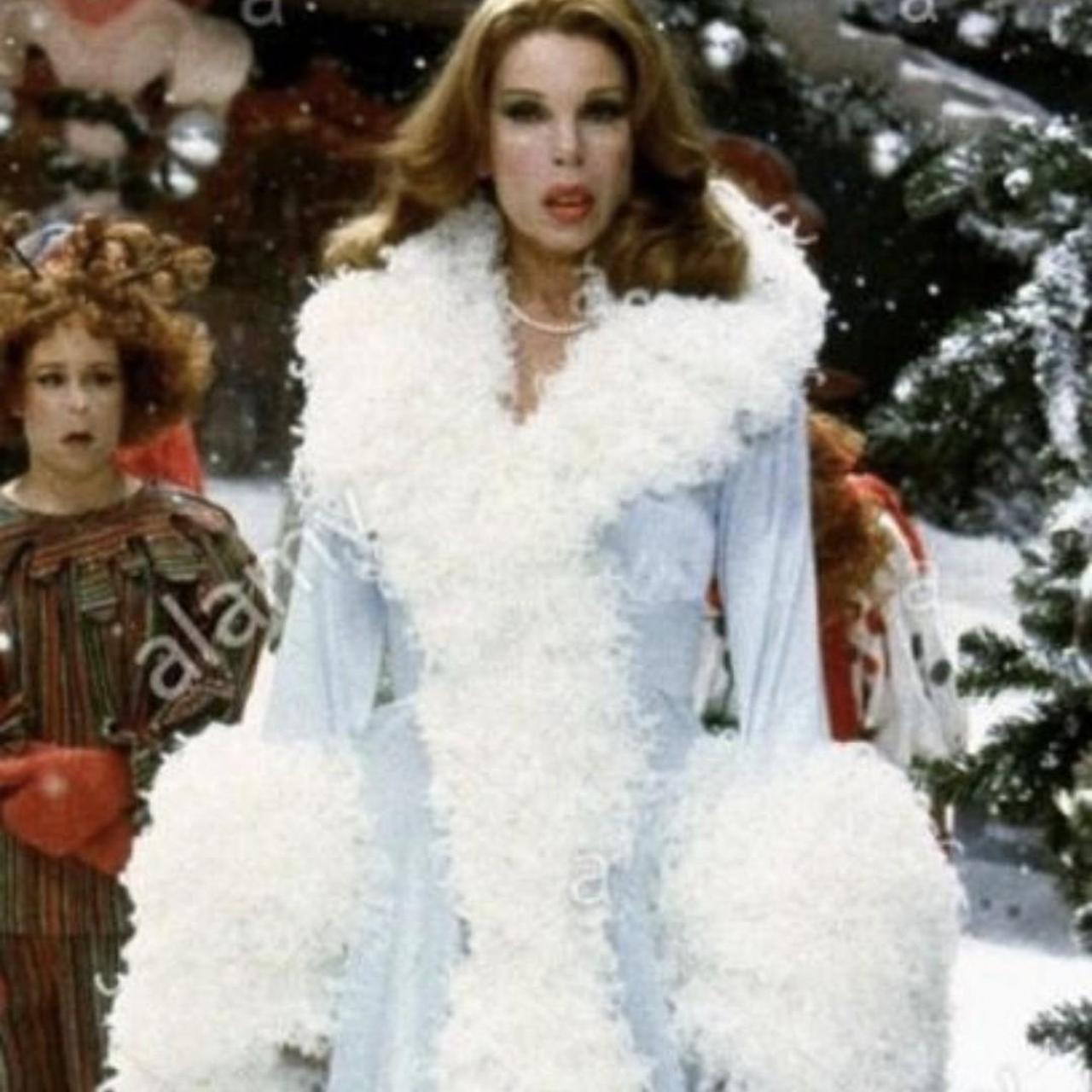 BEYOND STUNNING old Hollywood robe from the 90's. it... - Depop