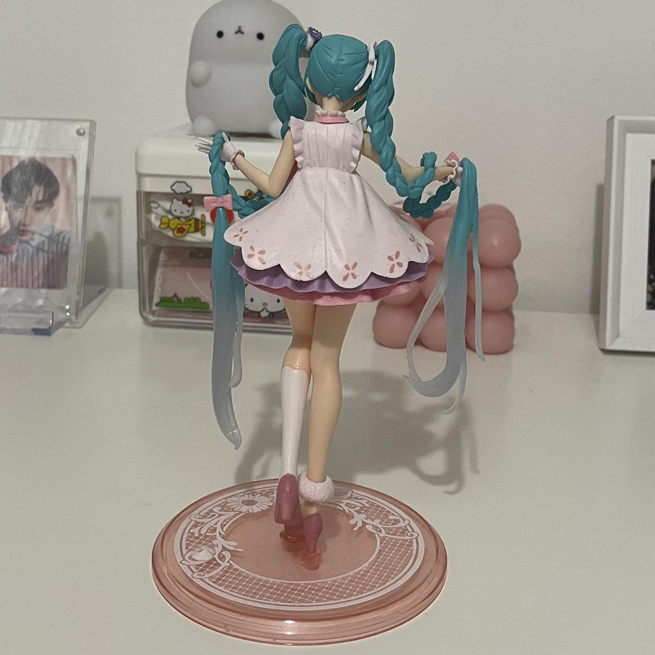 hatsune miku ☆ figure (fake!!) » this figure was... - Depop