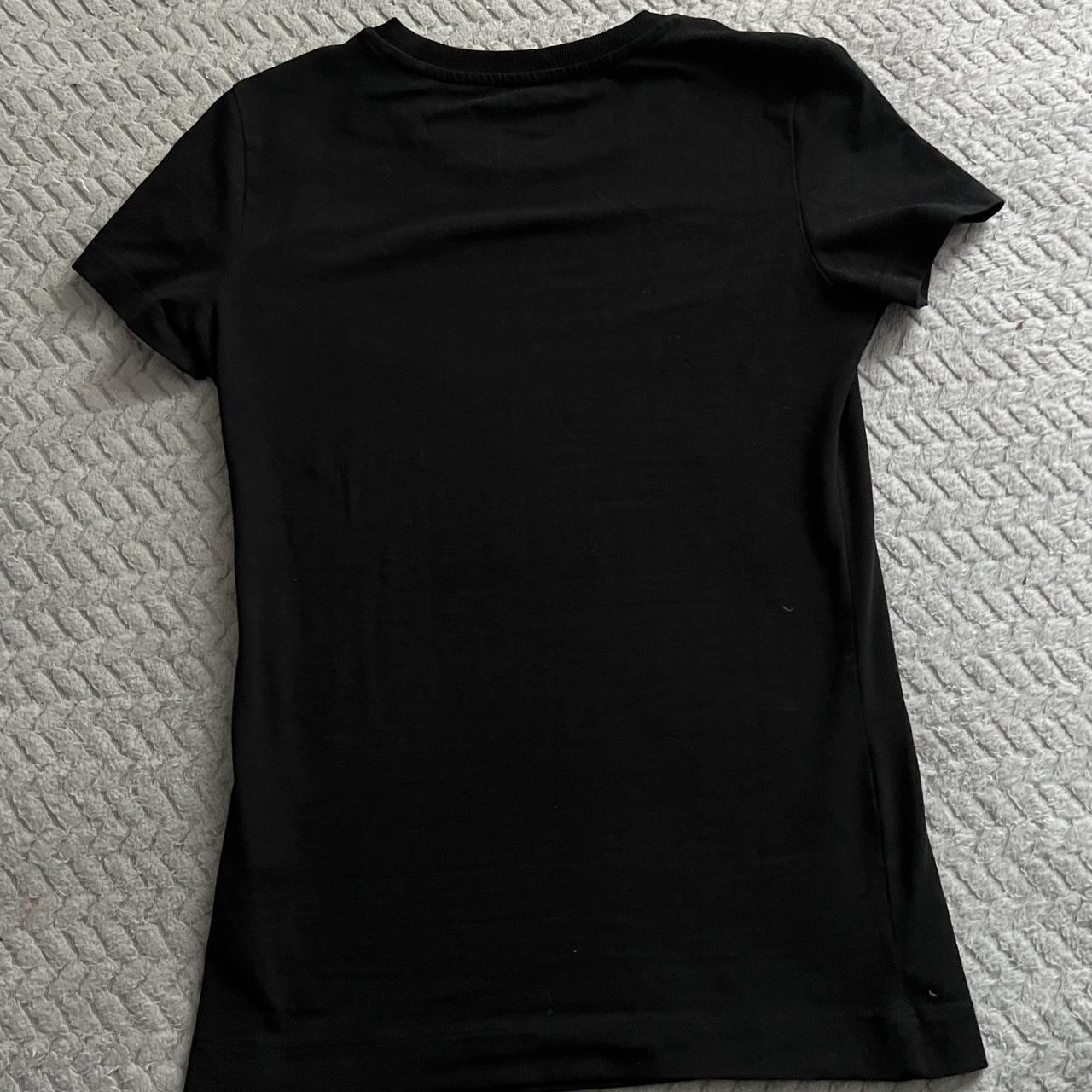 Y2K vintage Guess tshirt ★Form fitting tee size xs... - Depop