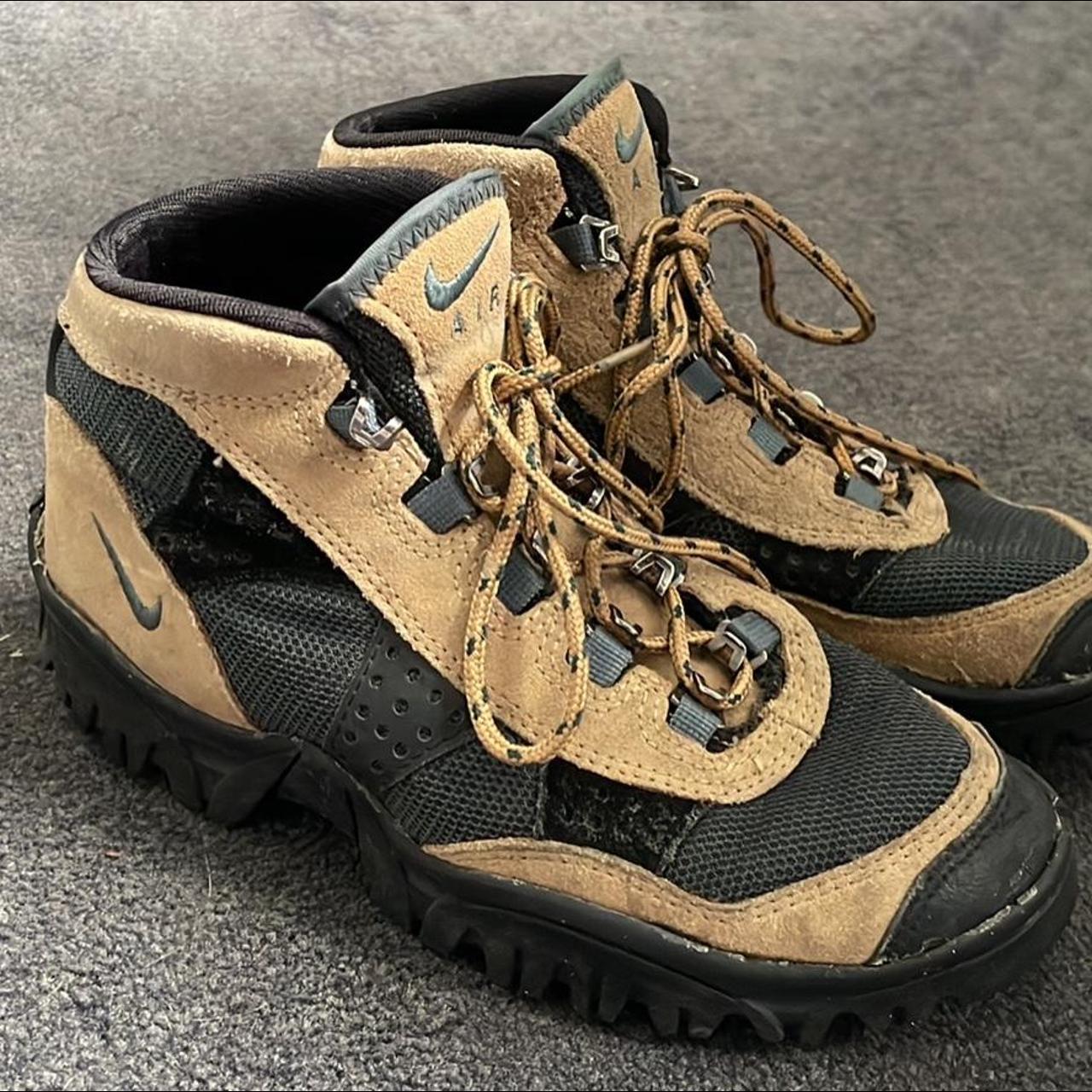 Vintage Nike hiking boots UK 5.5 EUR 39 Selling for... - Depop