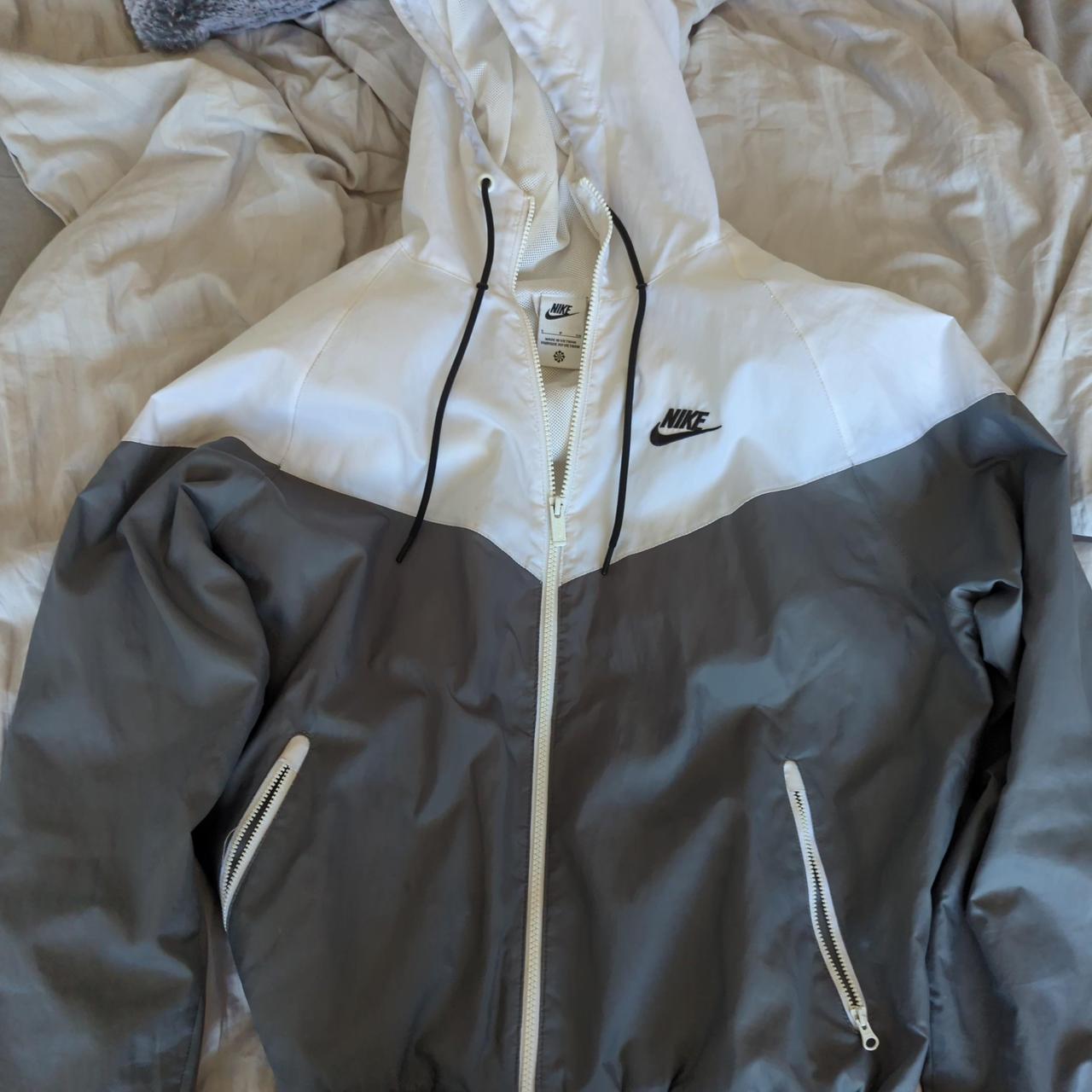 Small white and grey Nike windbreaker, barely worn - Depop