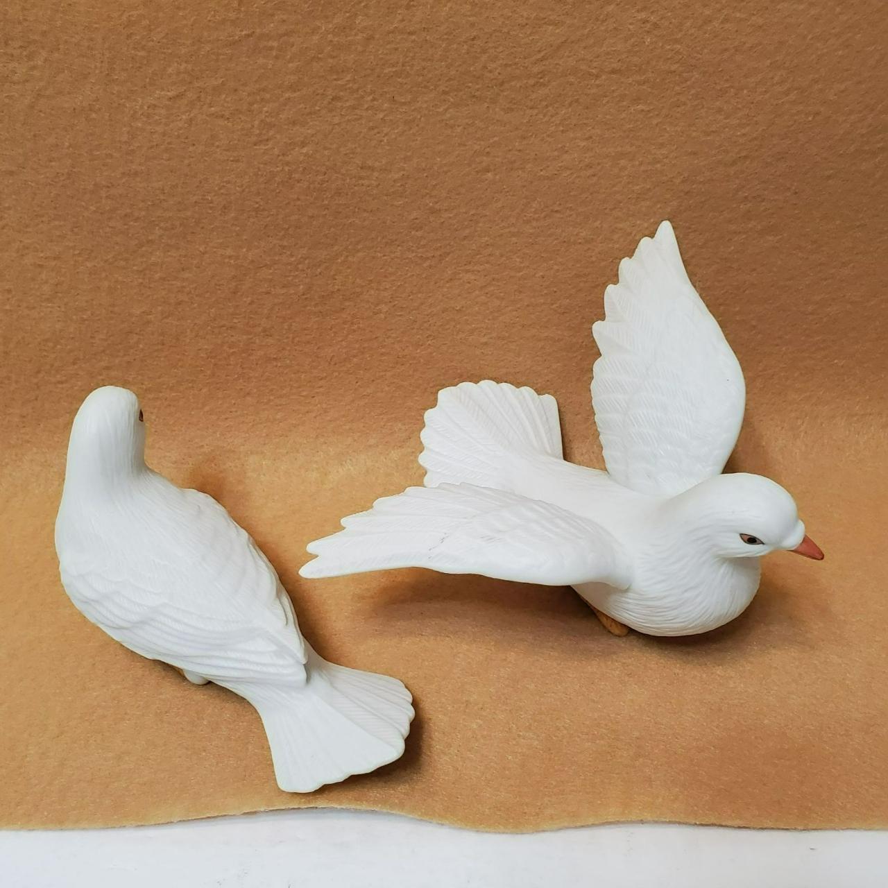 Elegant porcelain love doves figurines by Homco Home... - Depop