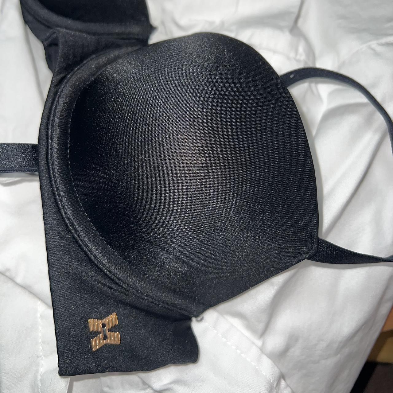 Savage x Fenty Women's Black Bra | Depop