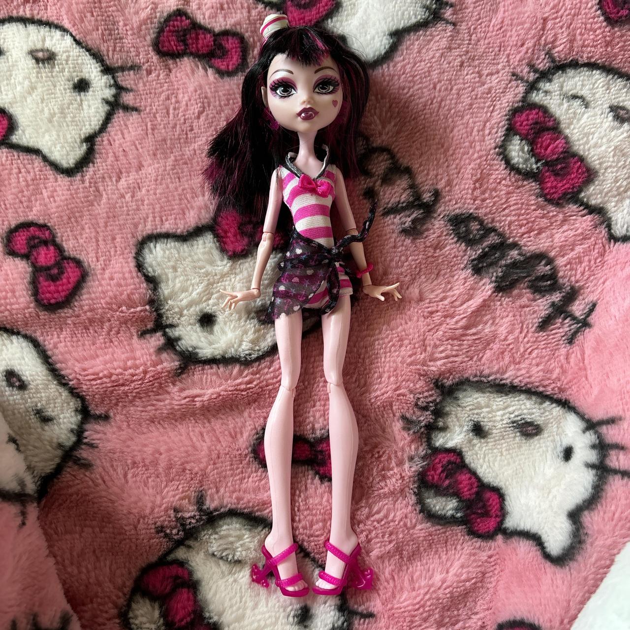 monster high gen 1 skull shores draculaura... - Depop