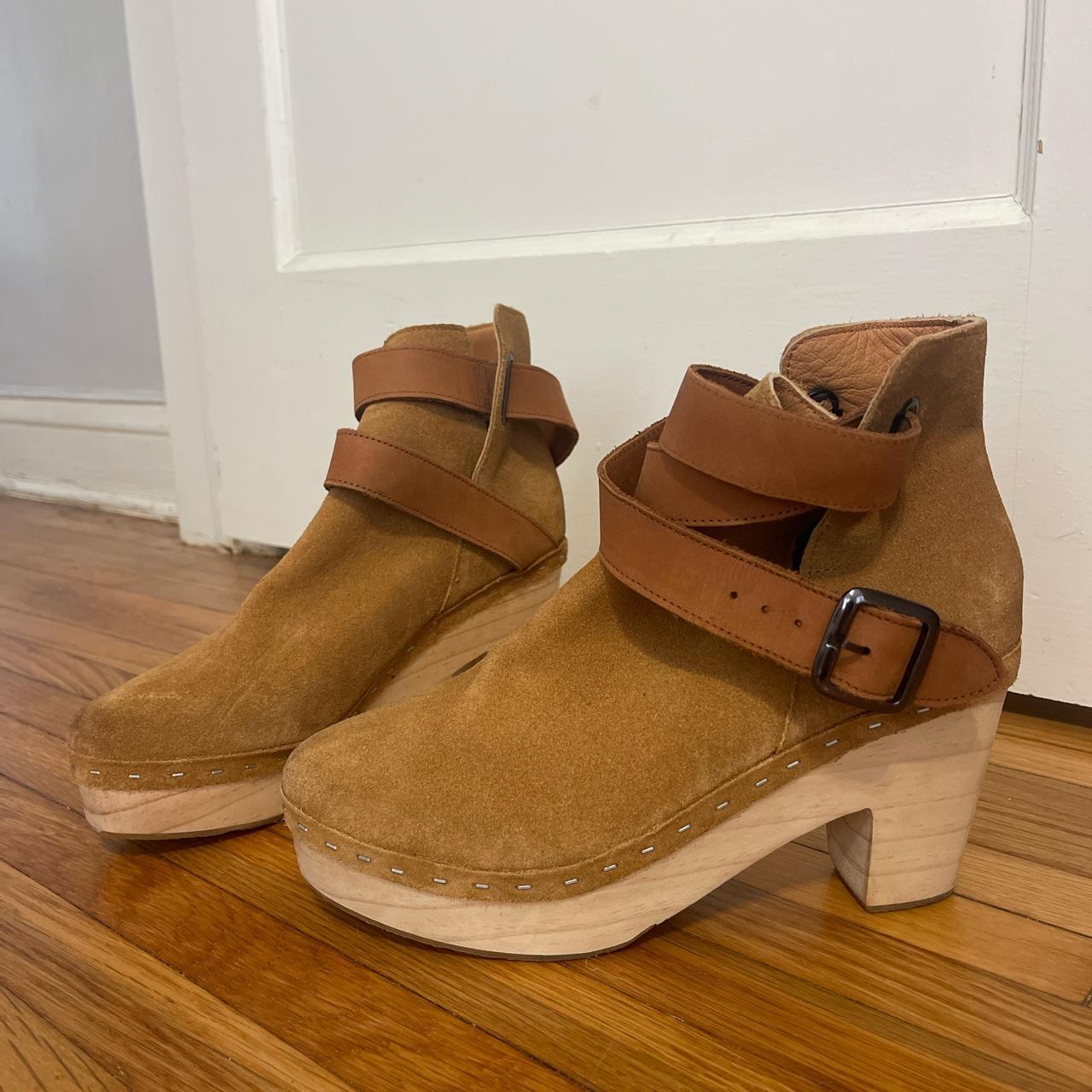 Free People Women's Tan and Brown Clogs | Depop