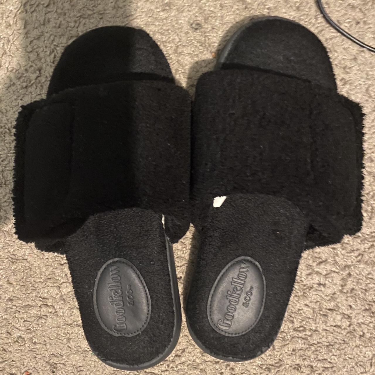 Discontinued goodfellow slides size 10 got life to... | Depop