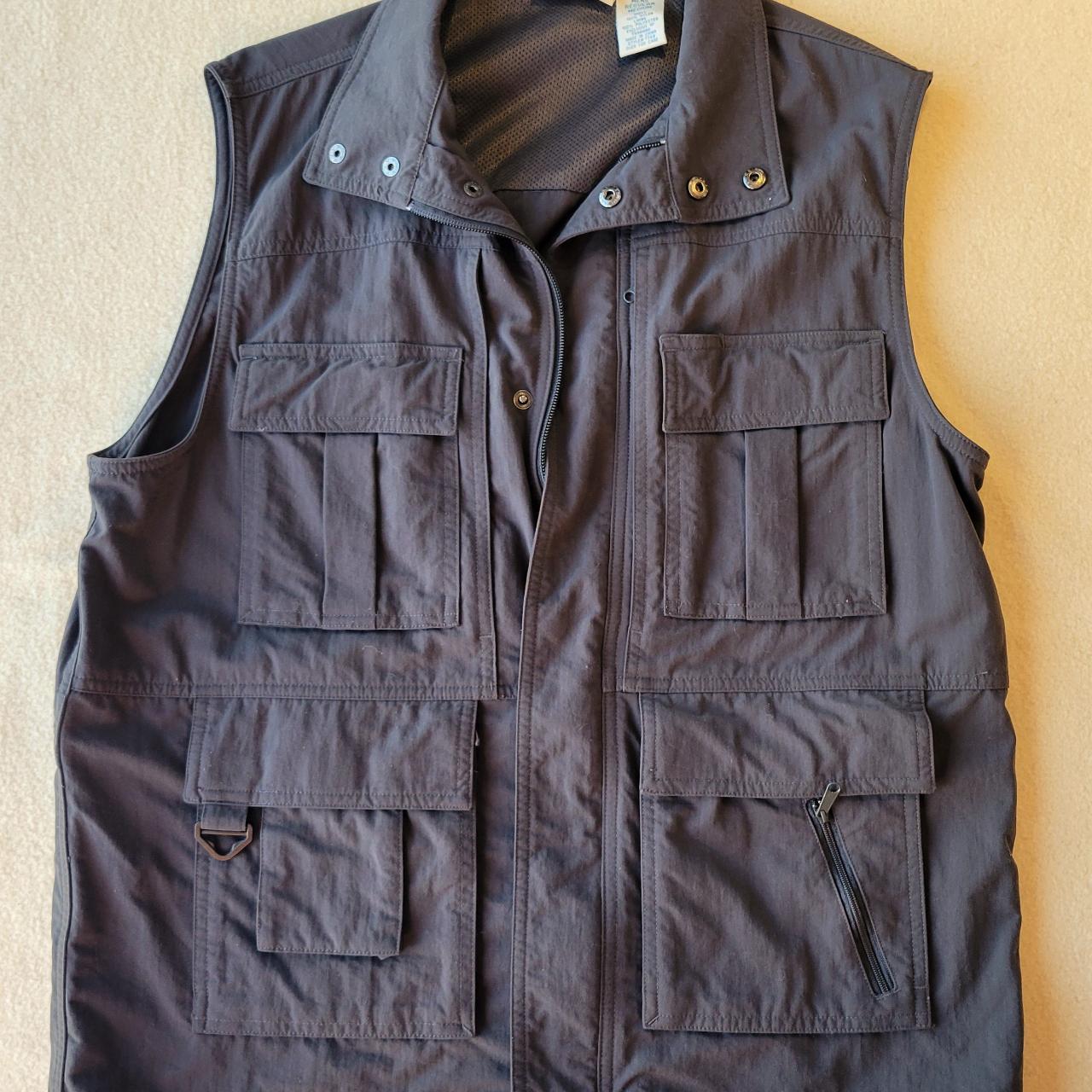TravelSmith Gray Nylon Photography/Safari Vest Men's... - Depop