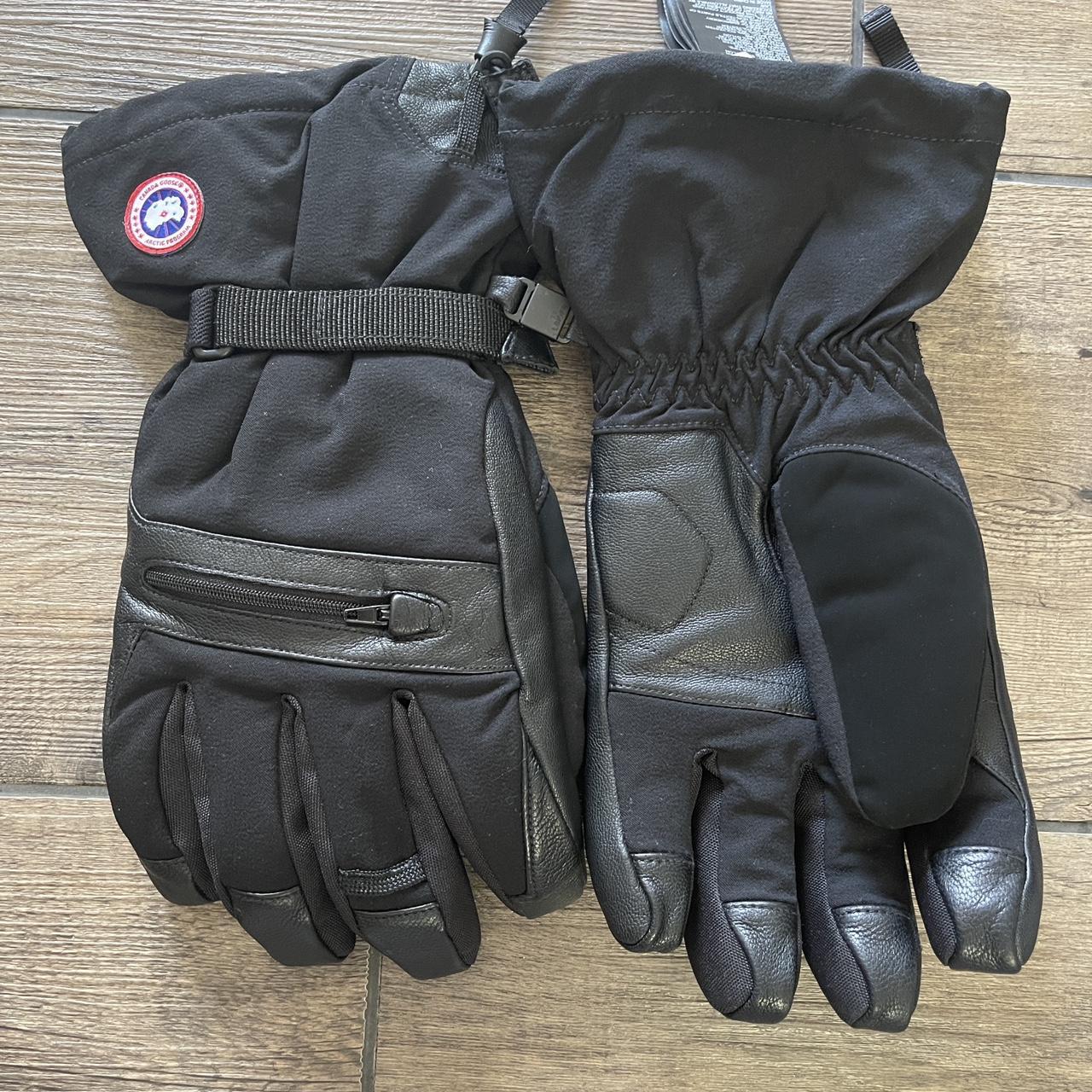 Canada Goose Men's Black Gloves | Depop