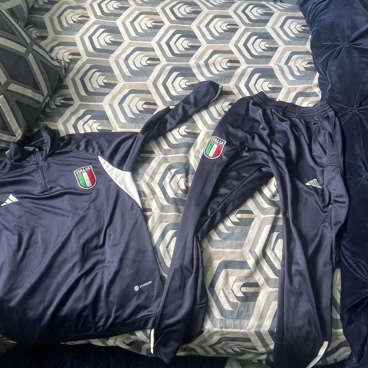 italy tracksuit set both size s - Depop